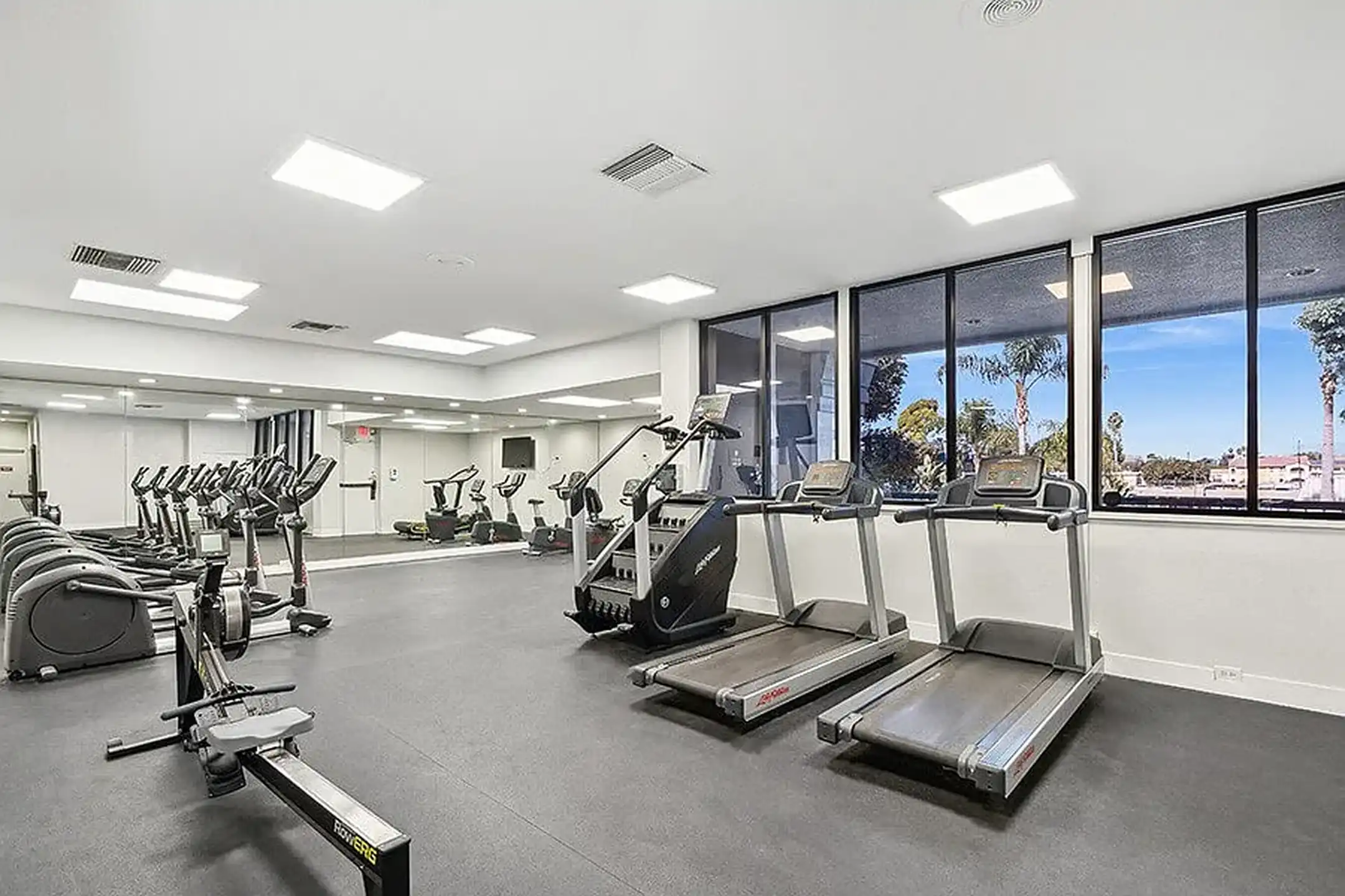 Madison Park - Anaheim, CA 92804 | ApartmentGuide.com