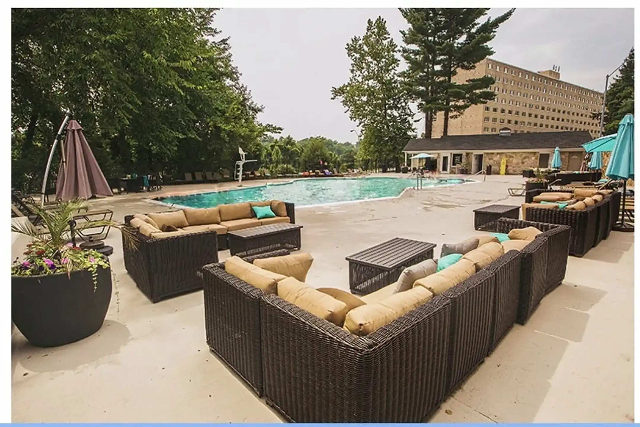 The Falls at Roland Park - Baltimore, MD 21210 | ApartmentGuide.com