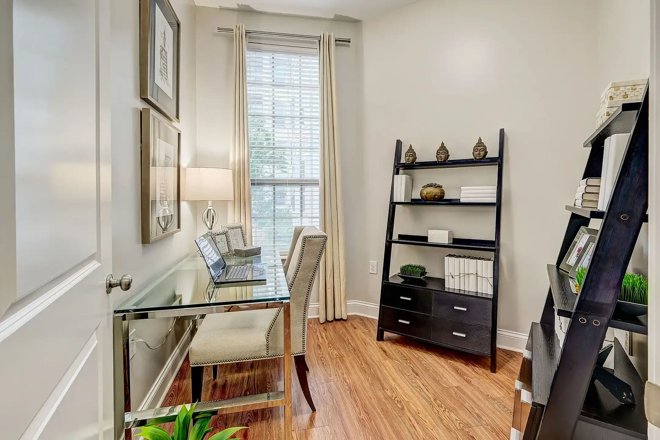 Liberty Place Apartments - Columbus, OH 43215 | ApartmentGuide.com