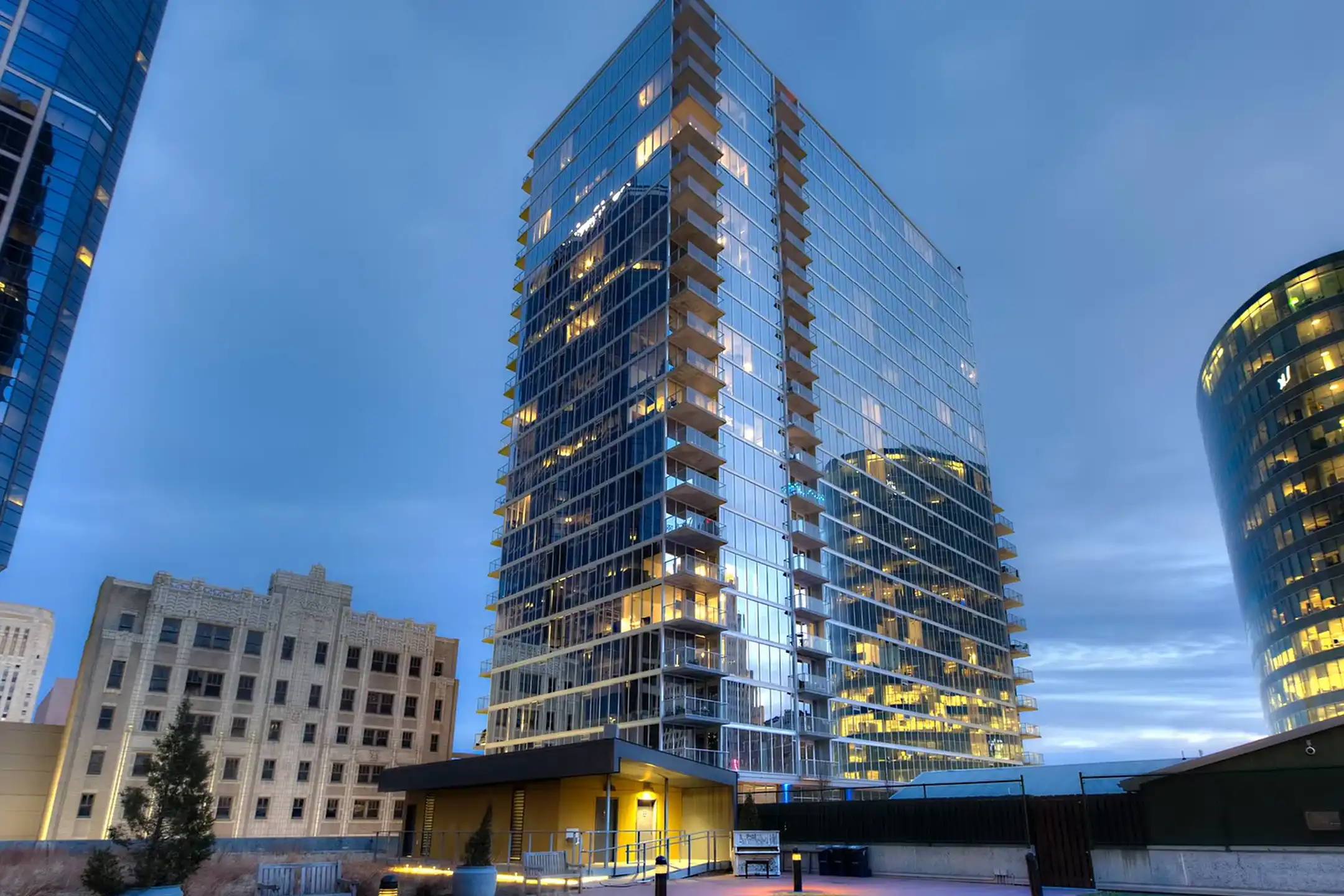 One Light Luxury Apartments - Kansas City, MO 64106 | ApartmentGuide.com