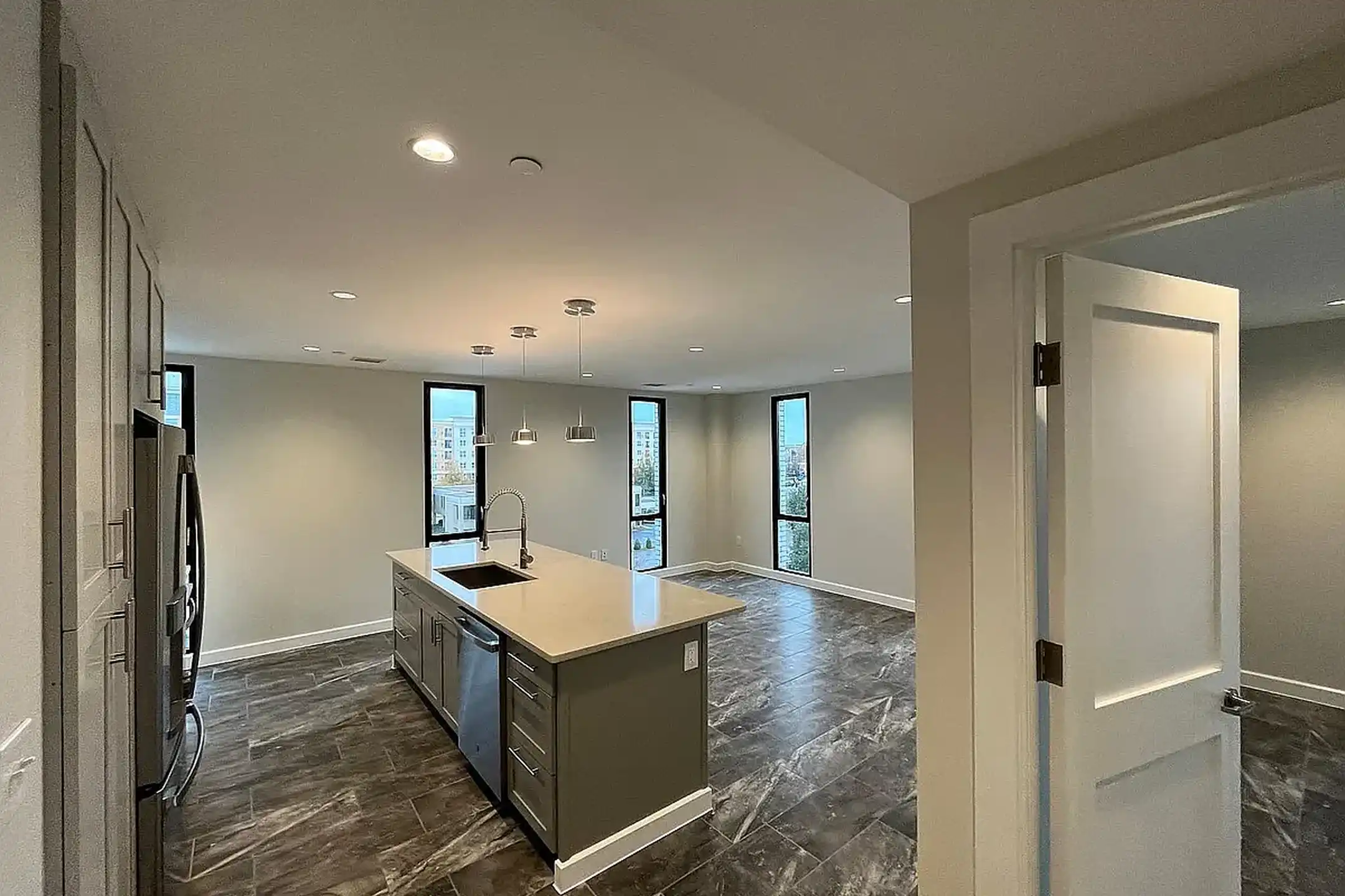 Duke Grace Apartments - Norfolk, VA 23510 | ApartmentGuide.com