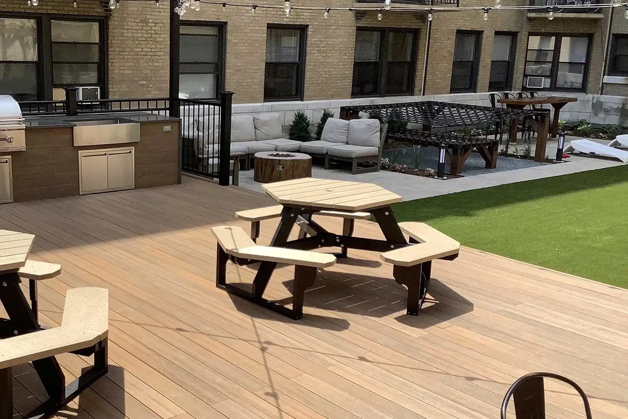 Buena Terrace - 4242 N Sheridan Rd - Chicago, IL 60613 | ApartmentGuide.com