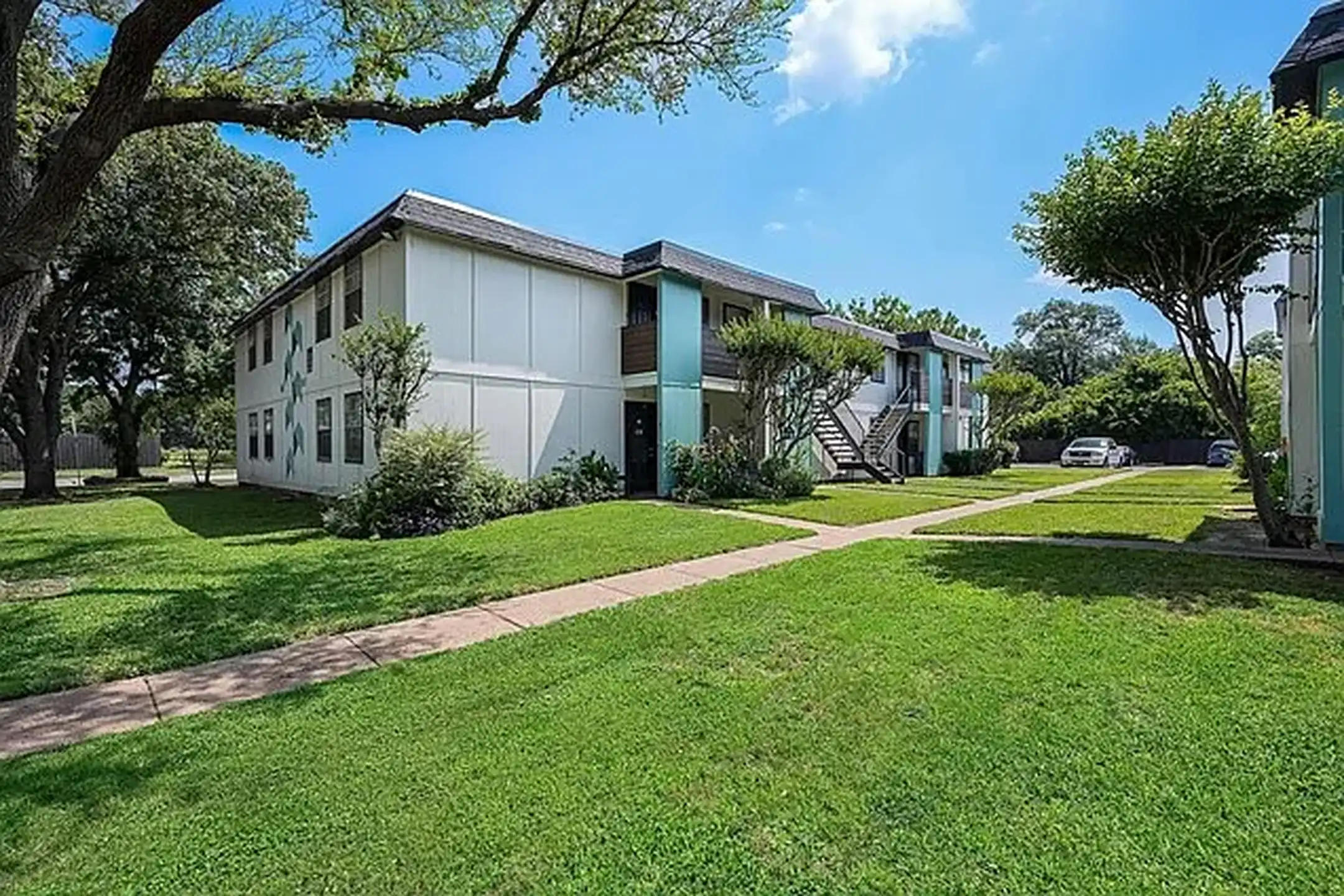 Oak Tree Apartments - Arlington, TX 76013 | ApartmentGuide.com
