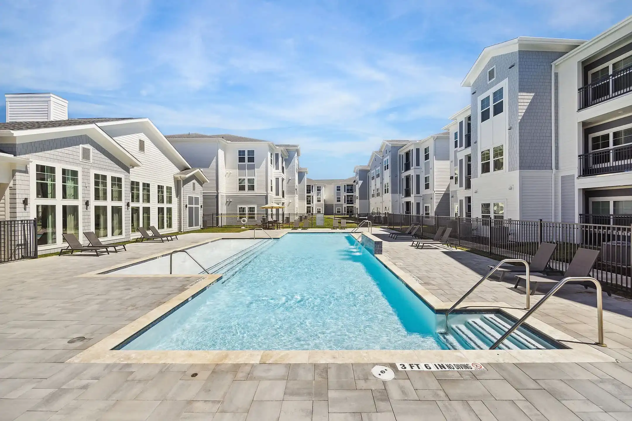 Willow Plaza - Houston, TX 77086 | ApartmentGuide.com