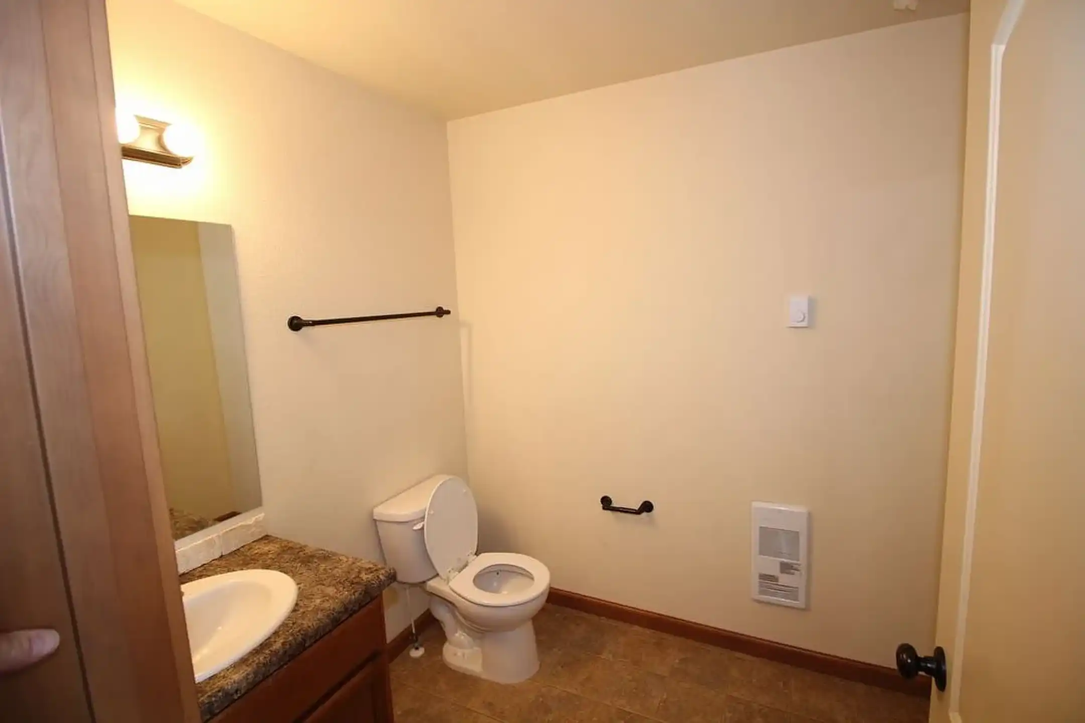 3801 Crossing St SW - Minot, ND 58701 | ApartmentGuide.com
