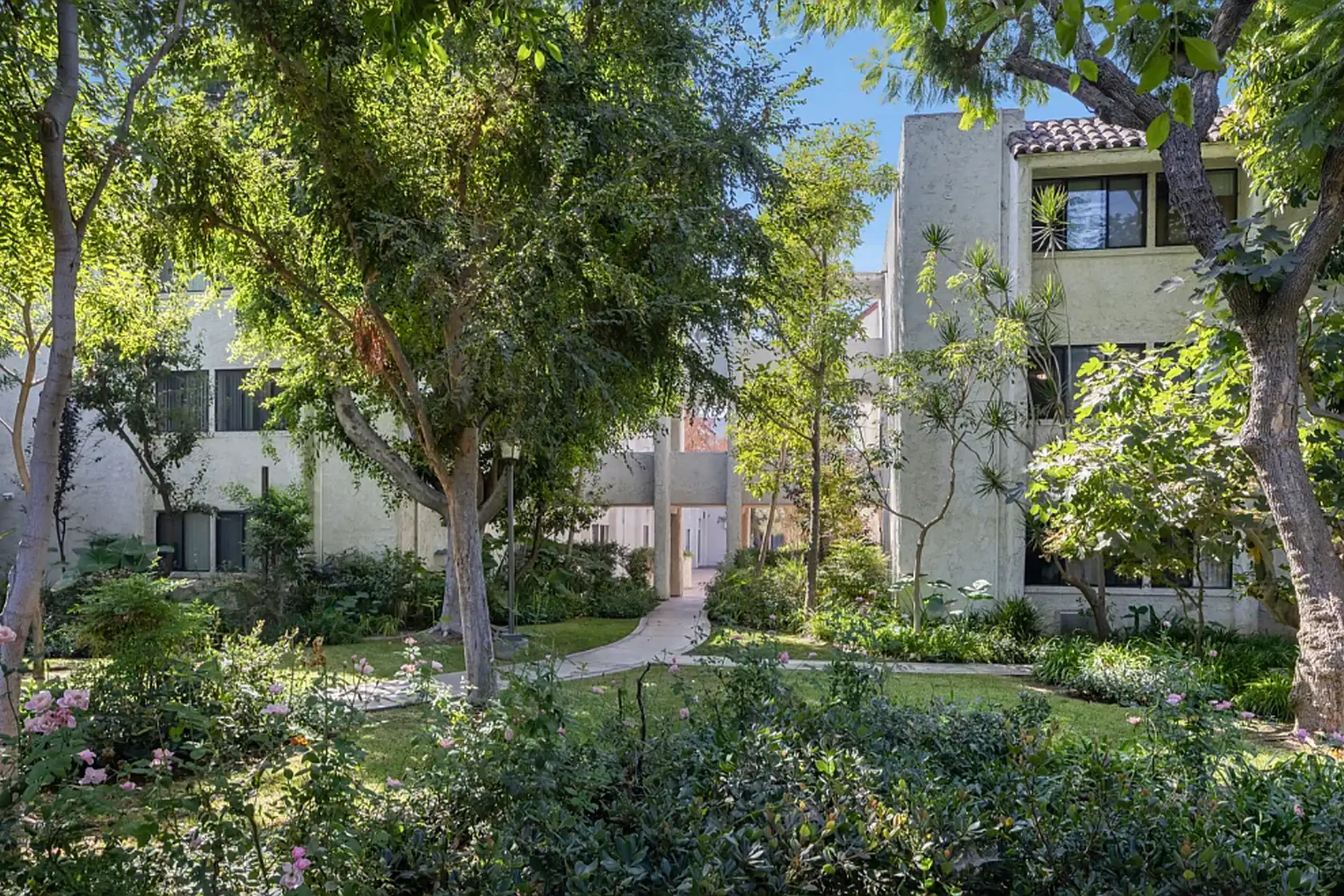 Casa Lucerna - Los Angeles, CA 90022 | ApartmentGuide.com