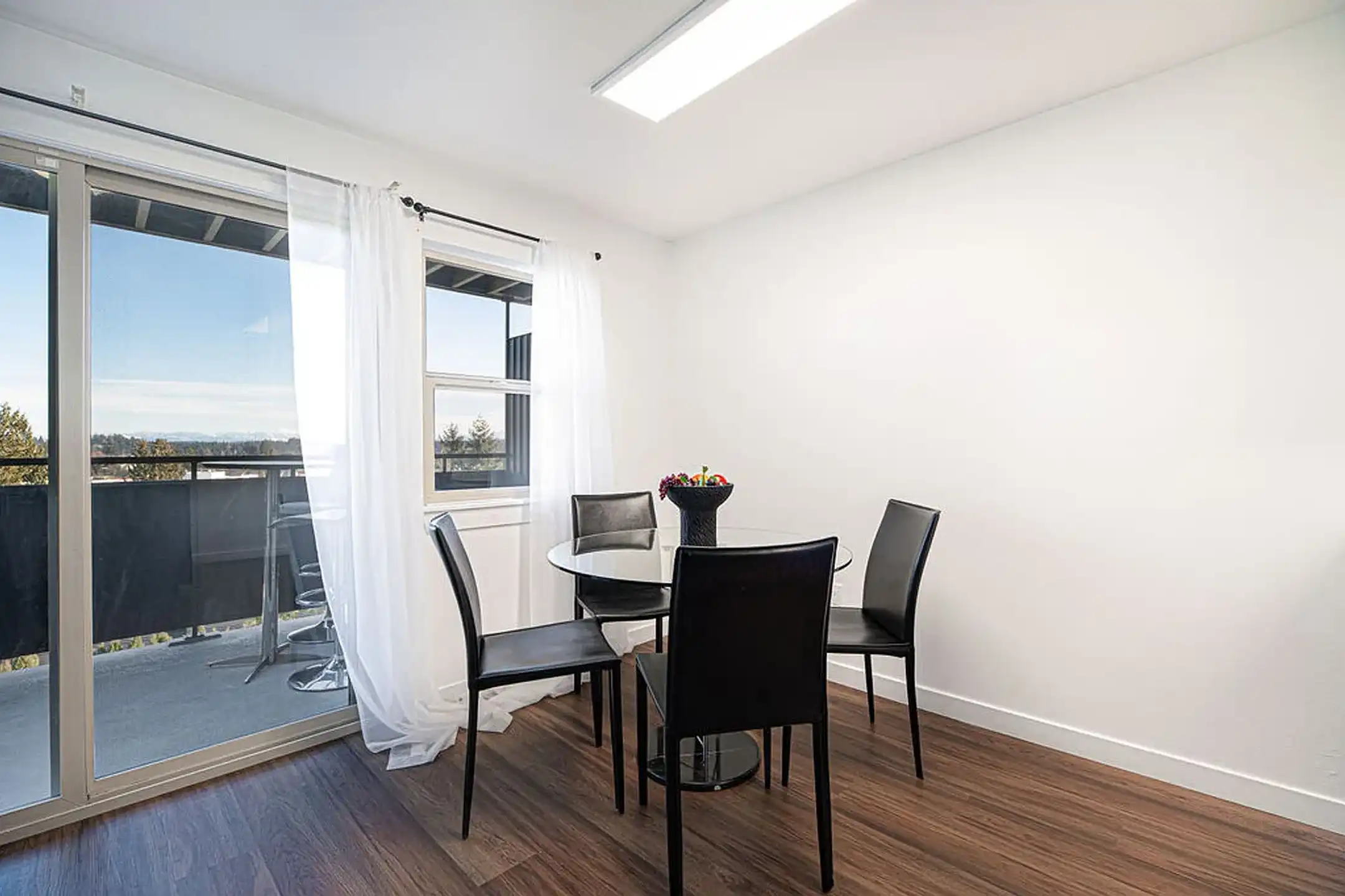 Mercer Tower - Mercer Island, WA 98040 | ApartmentGuide.com