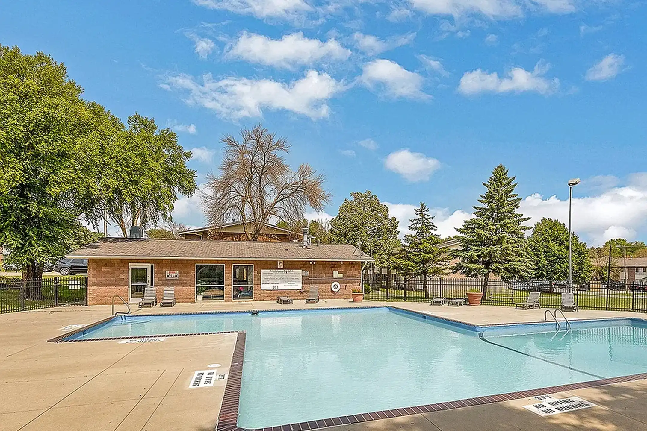 The Gates of Rochester - Rochester, MN 55901 | ApartmentGuide.com