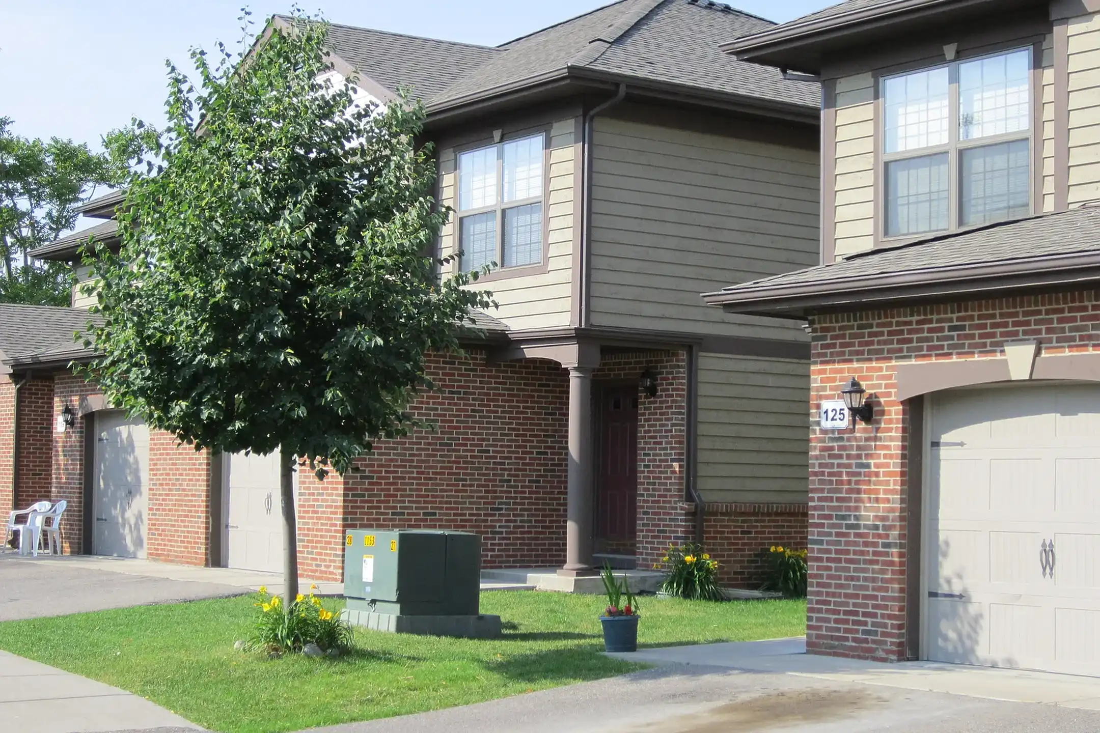 Rosewood Riverside - Flint, MI 48503 | ApartmentGuide.com