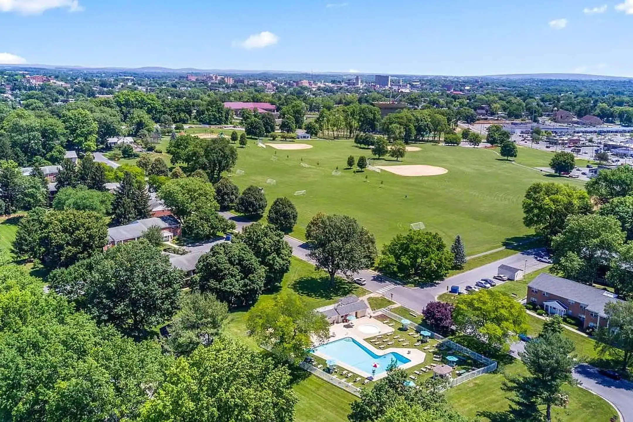 Manor House Apartments - Lancaster, PA 17603 | ApartmentGuide.com
