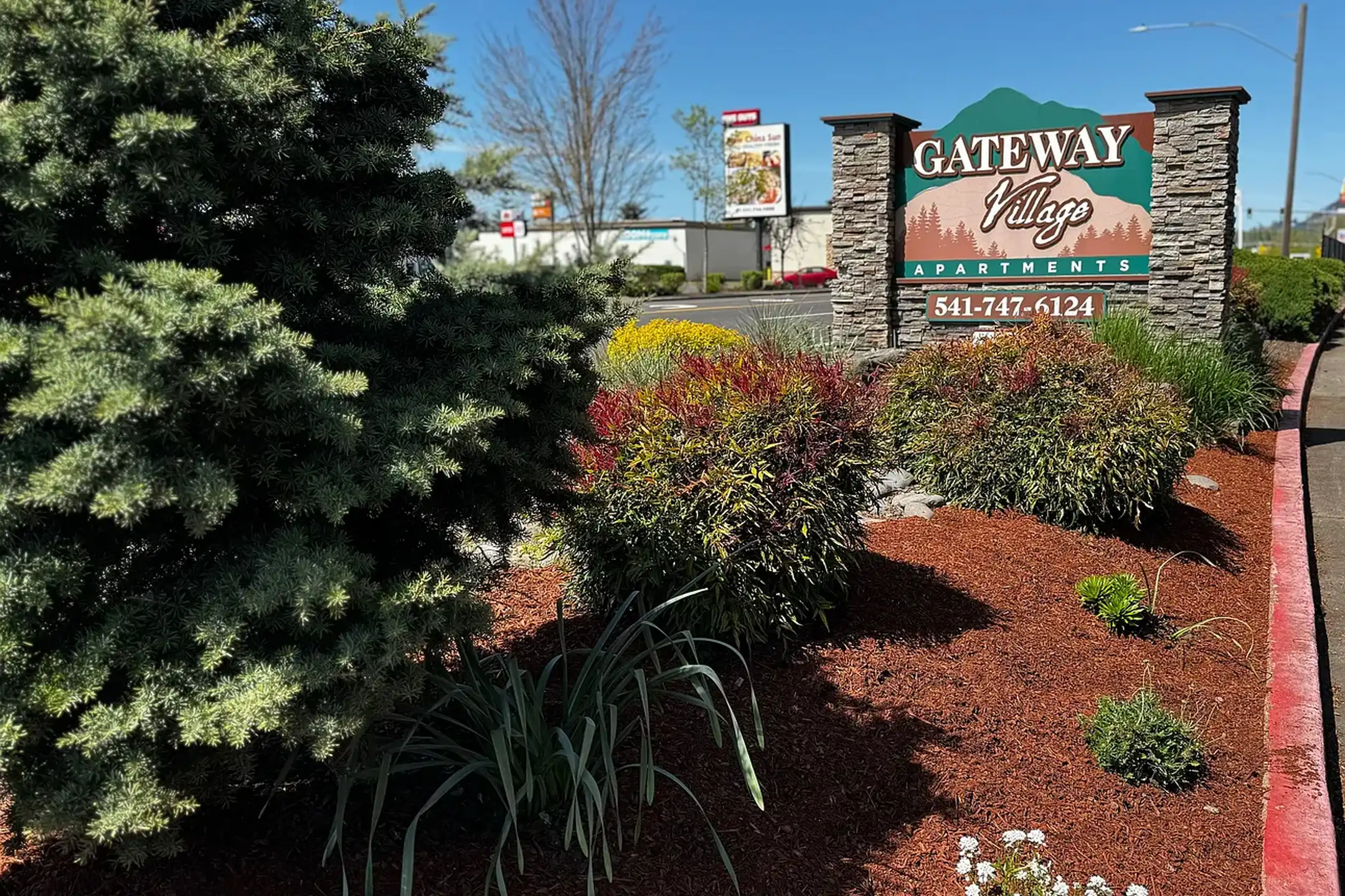 Gateway Village Apartments - Springfield, OR 97477 | ApartmentGuide.com