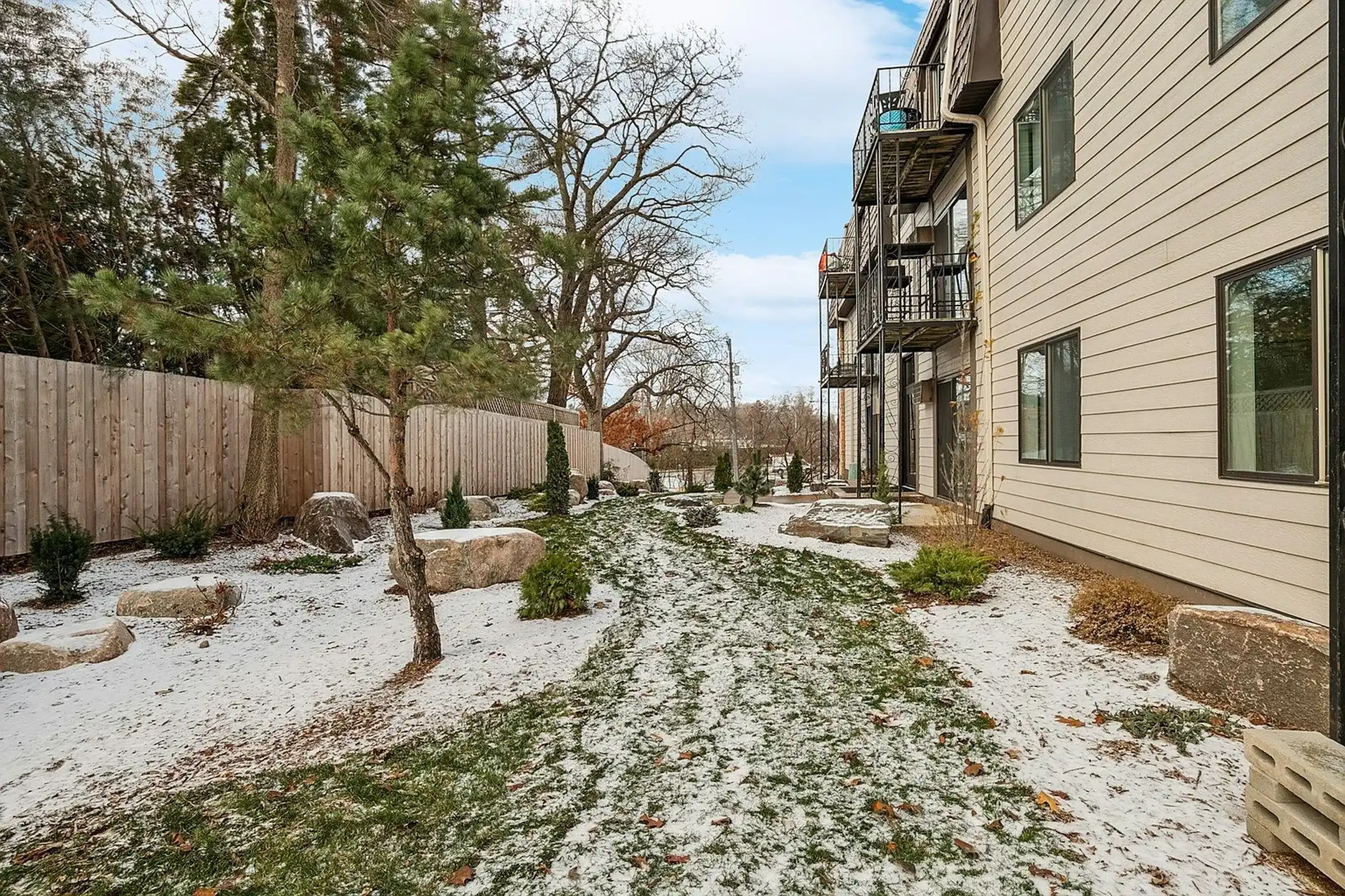 Wayzata Lake Apartments - Wayzata, MN 55391 | ApartmentGuide.com