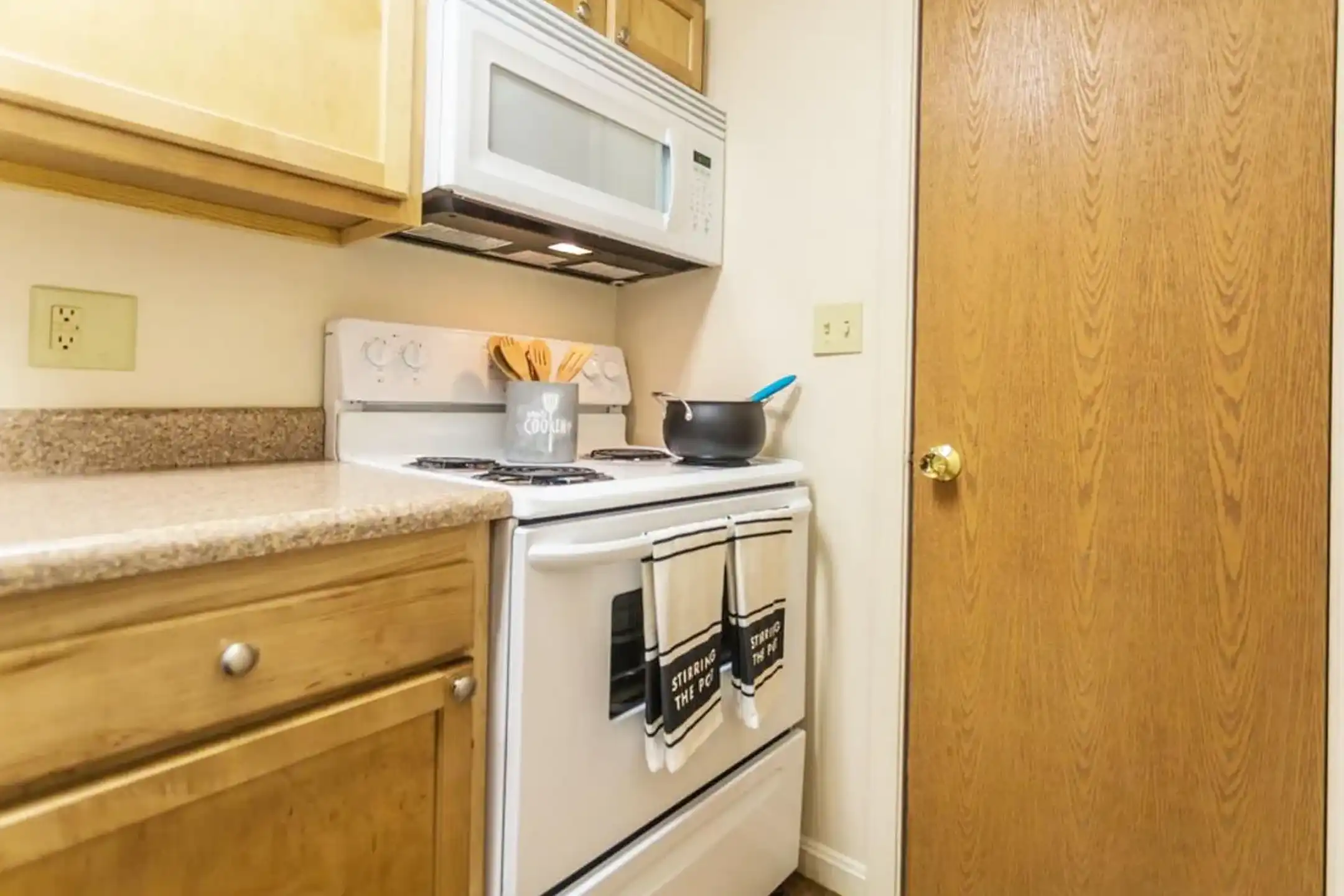 Westview Heights - Hubbard, OH 44425 | ApartmentGuide.com