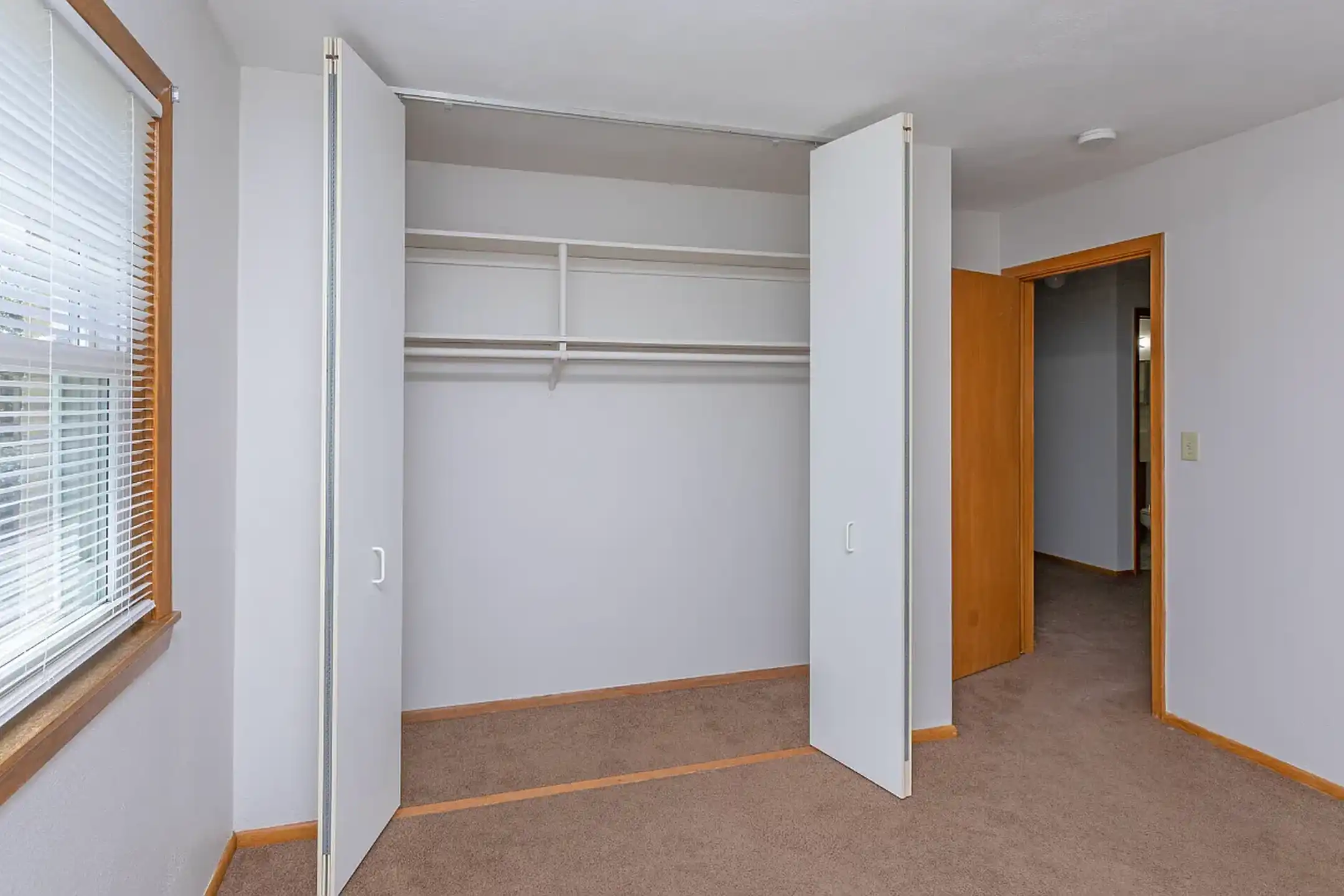 Cedarview Commons - Saint Paul, MN 55109 | ApartmentGuide.com