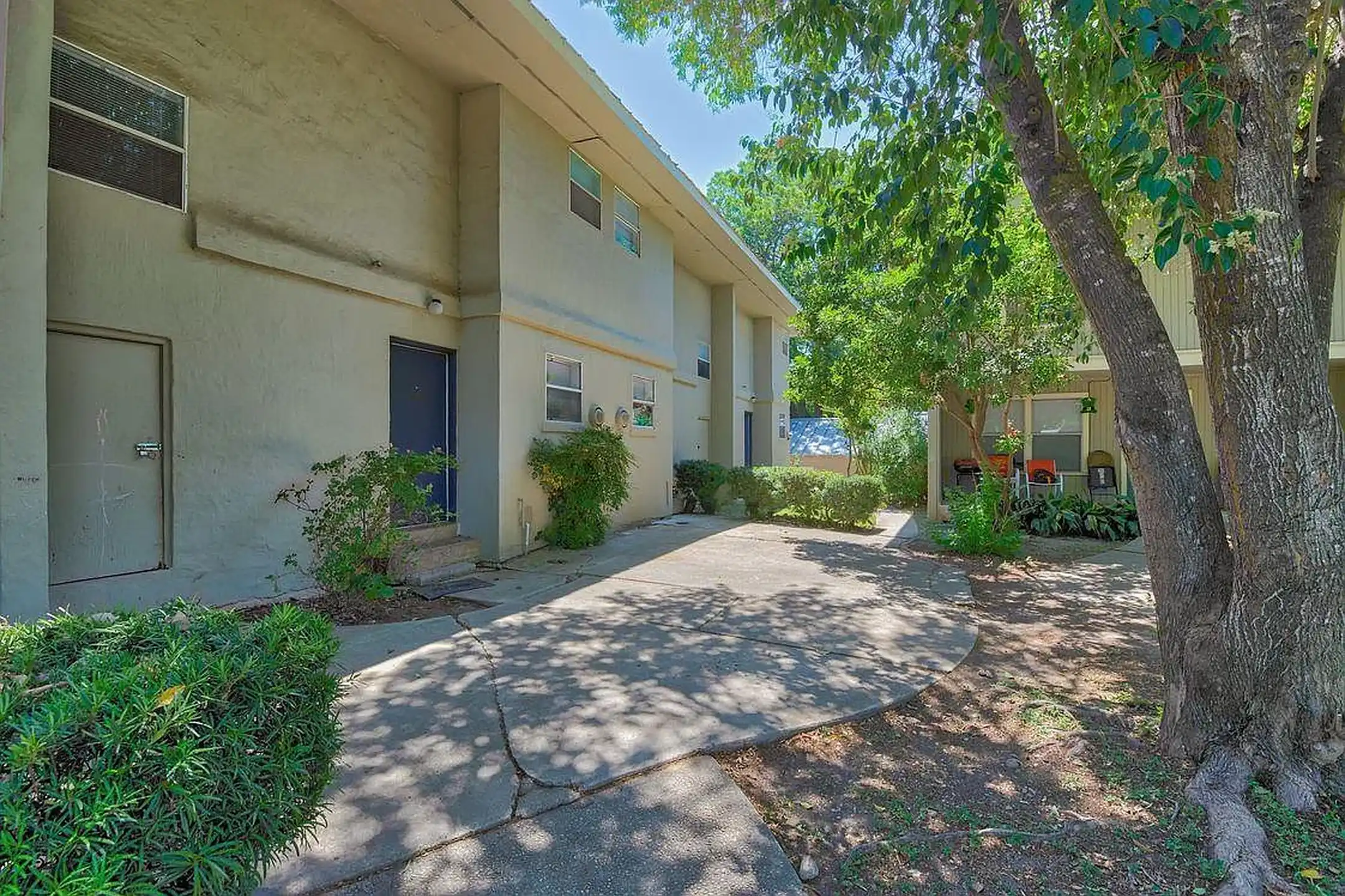 Townsend Apartments - San Antonio, TX 78209 | ApartmentGuide.com