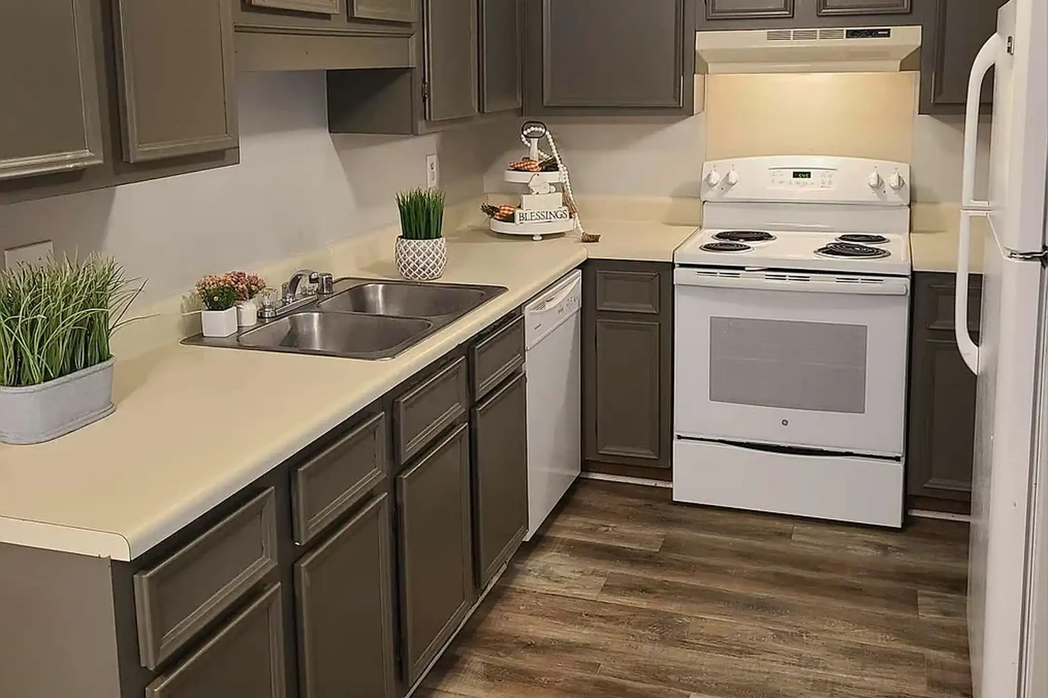 Oak Tree Farms - Hopkinsville, KY 42240 | ApartmentGuide.com