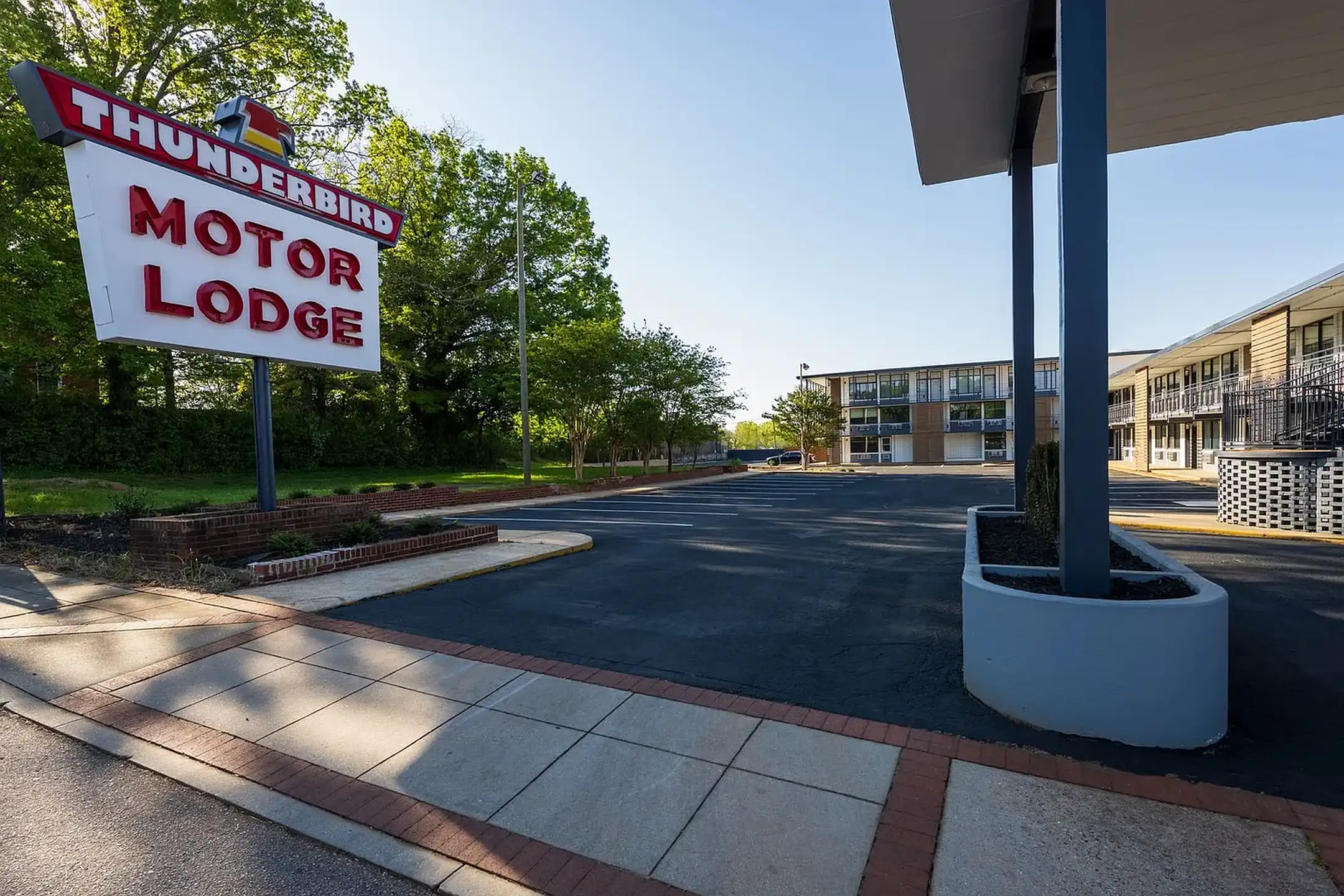 The Calhoun Lofts & Thunderbird - Anderson, SC 29621 | ApartmentGuide.com