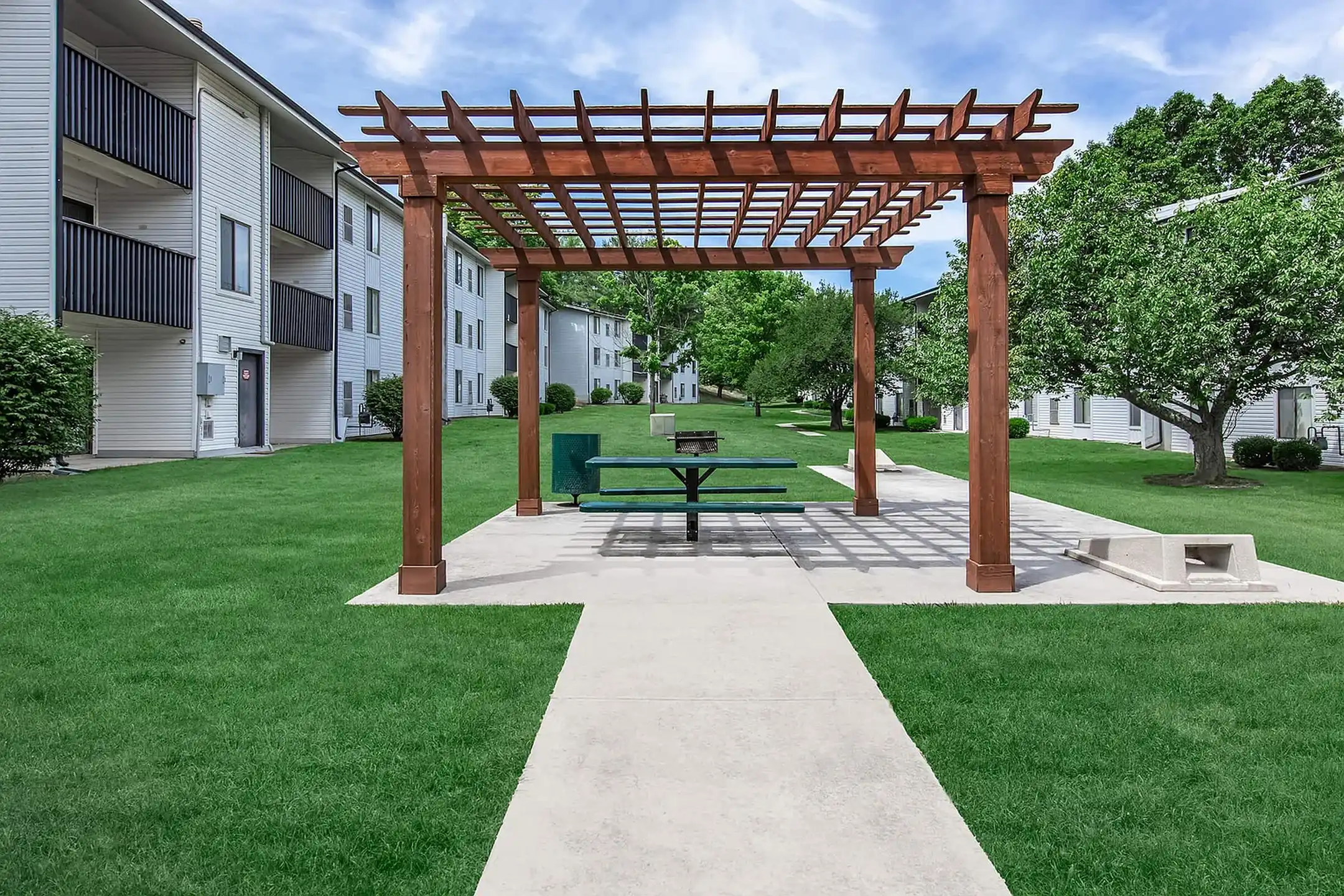 Foxridge Apartment Homes - Blacksburg, VA 24060 | ApartmentGuide.com