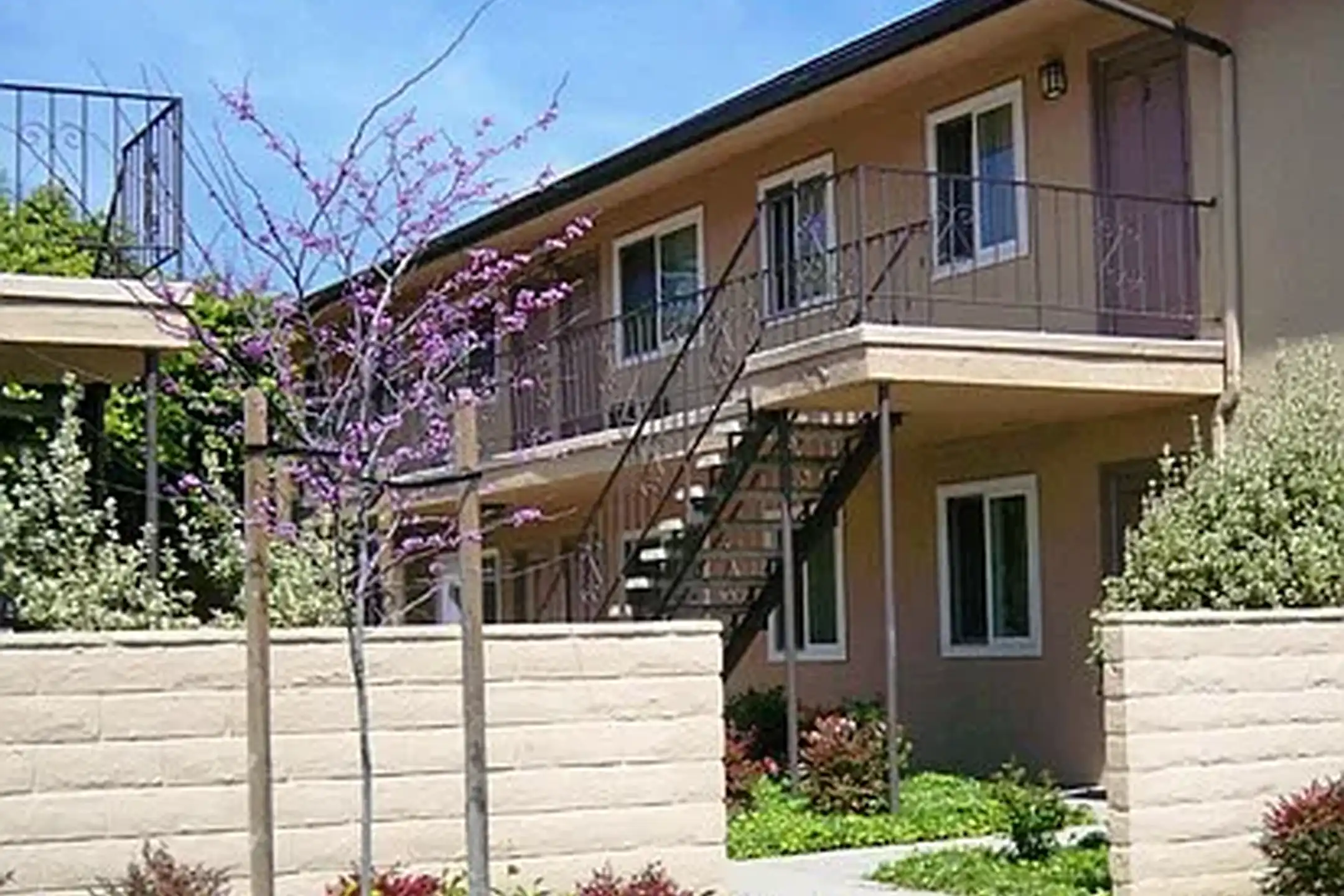 Canyon Garden Apartments - Azusa, CA 91702 | ApartmentGuide.com