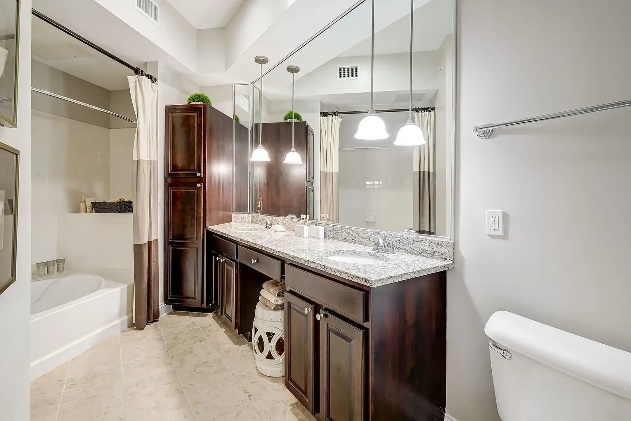 Liberty Place Apartments - Columbus, OH 43215 | ApartmentGuide.com