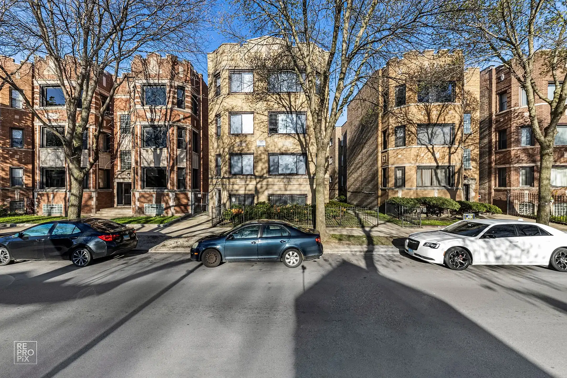 7719 S Yates Blvd - Chicago, IL 60649 | ApartmentGuide.com