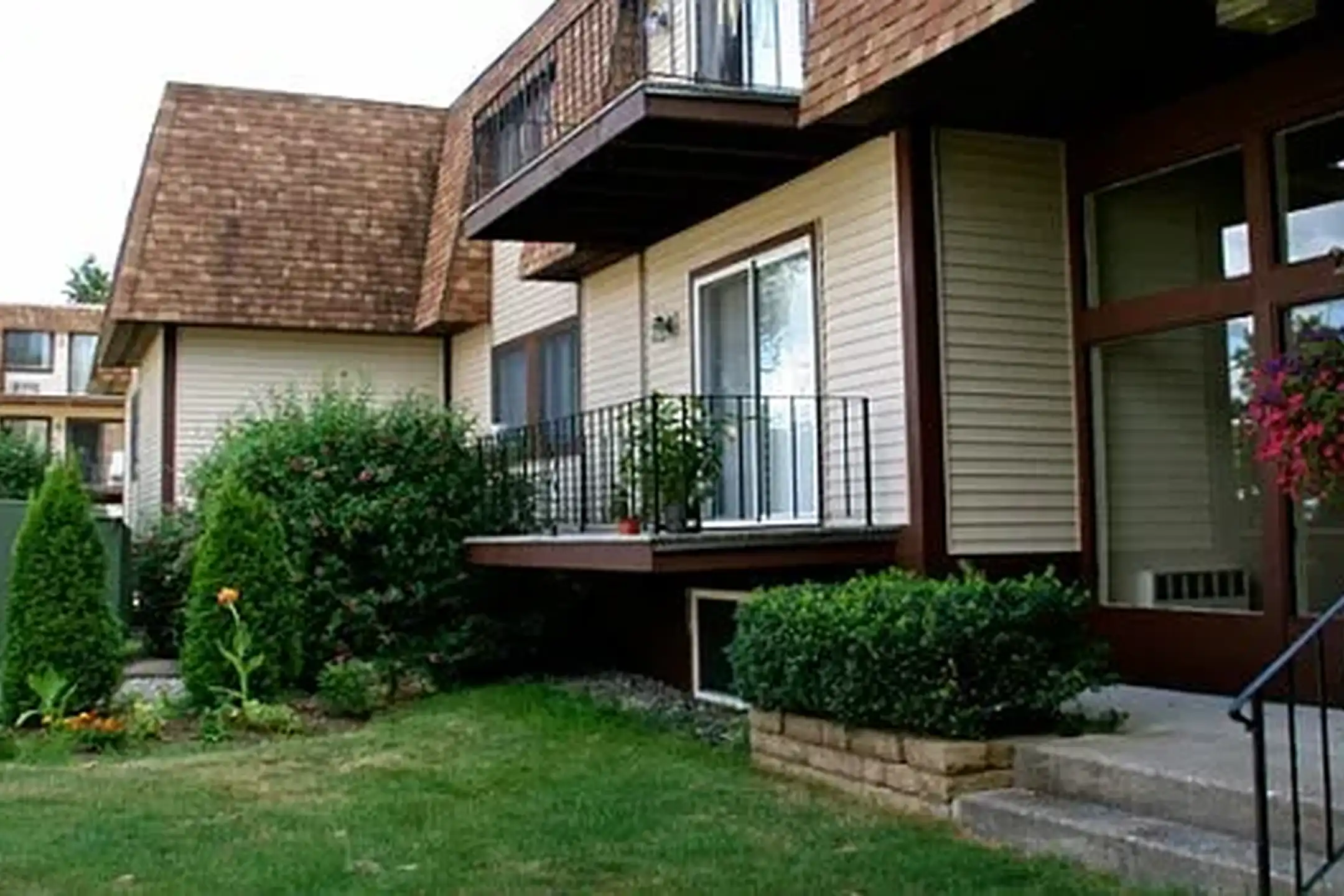 Gaslight Apartments - Saratoga Springs, NY 12866 | ApartmentGuide.com