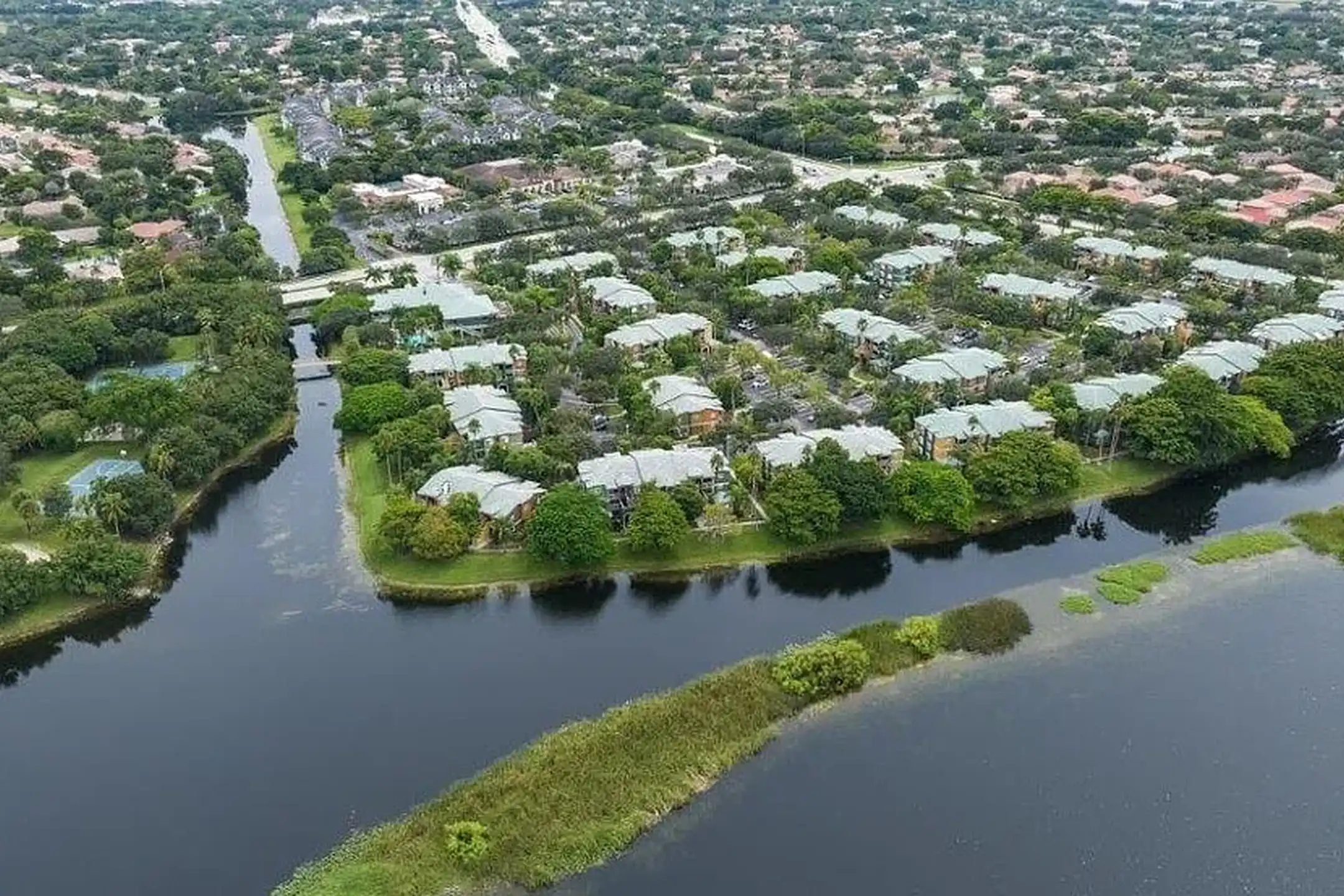 Club Mira Lago Apartments - Coral Springs, FL 33071 | ApartmentGuide.com
