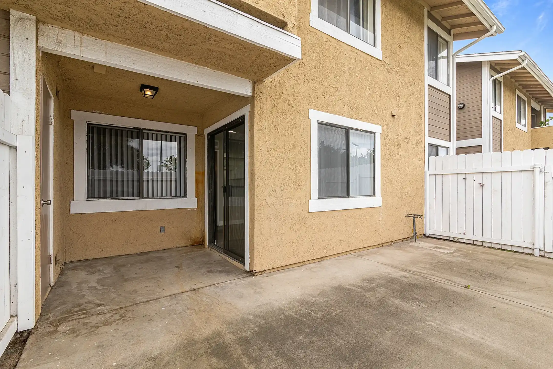 Cerro Vista Apartments - Riverside, CA 92503 | ApartmentGuide.com