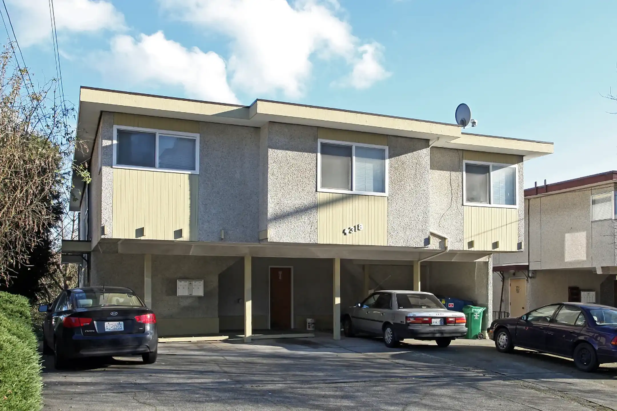 Hardwood Floors, InUnit Laundry & Private Deck ! Winslow Place ...