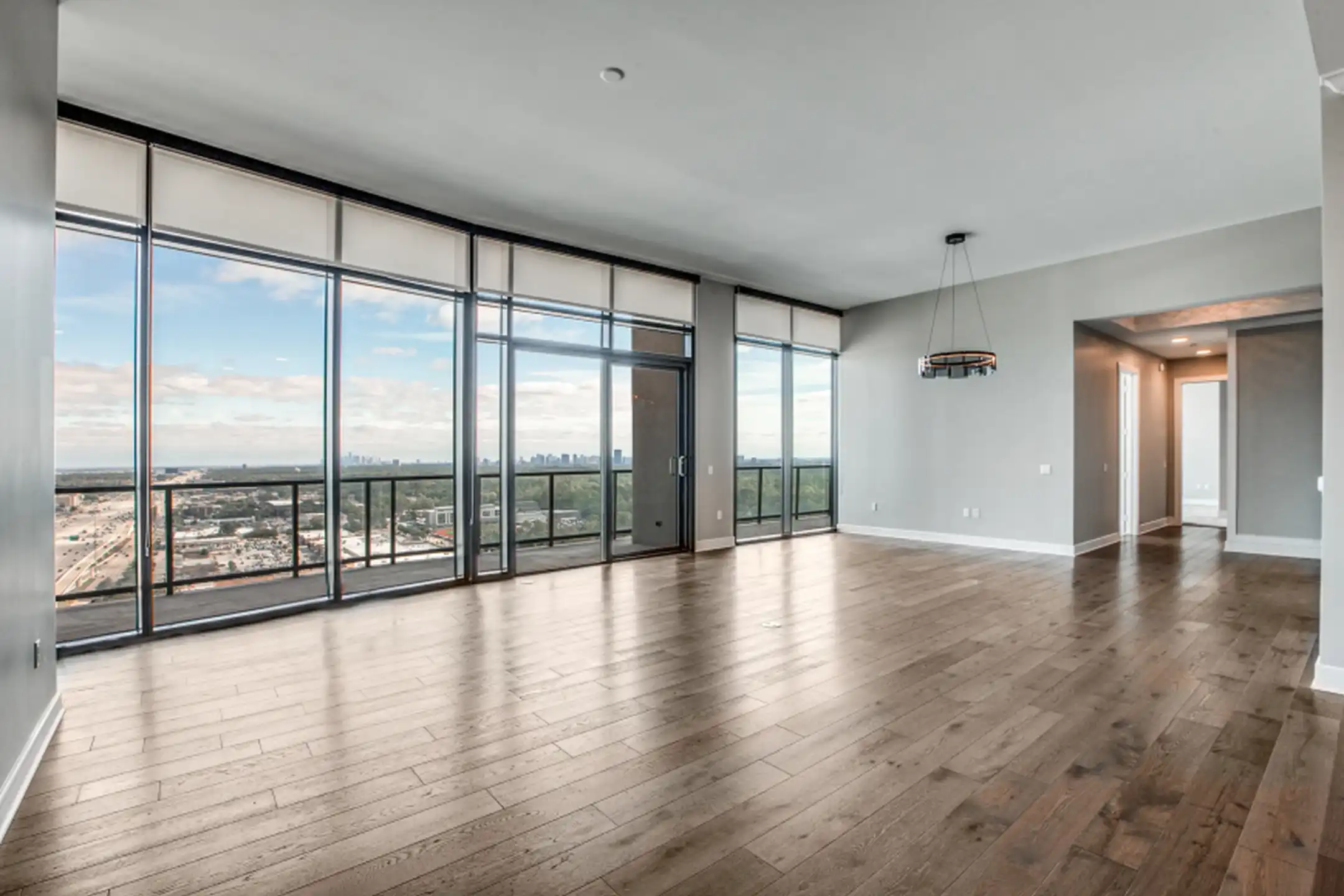 9759 Katy Fwy - Houston, TX 77024 | ApartmentGuide.com