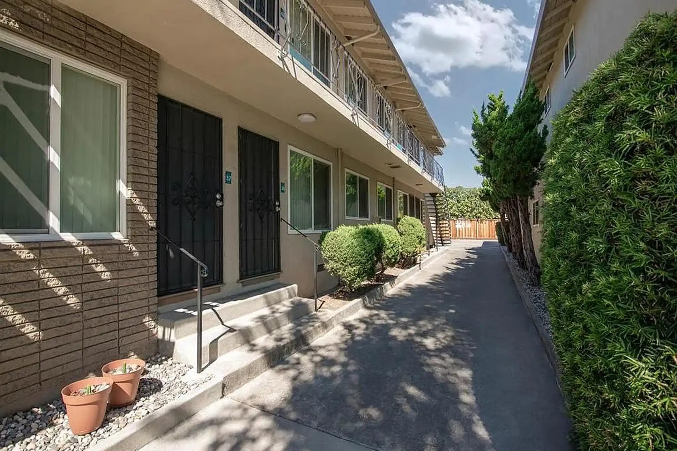 Hamilton Manor Apartments - San Jose, CA 95130 | ApartmentGuide.com