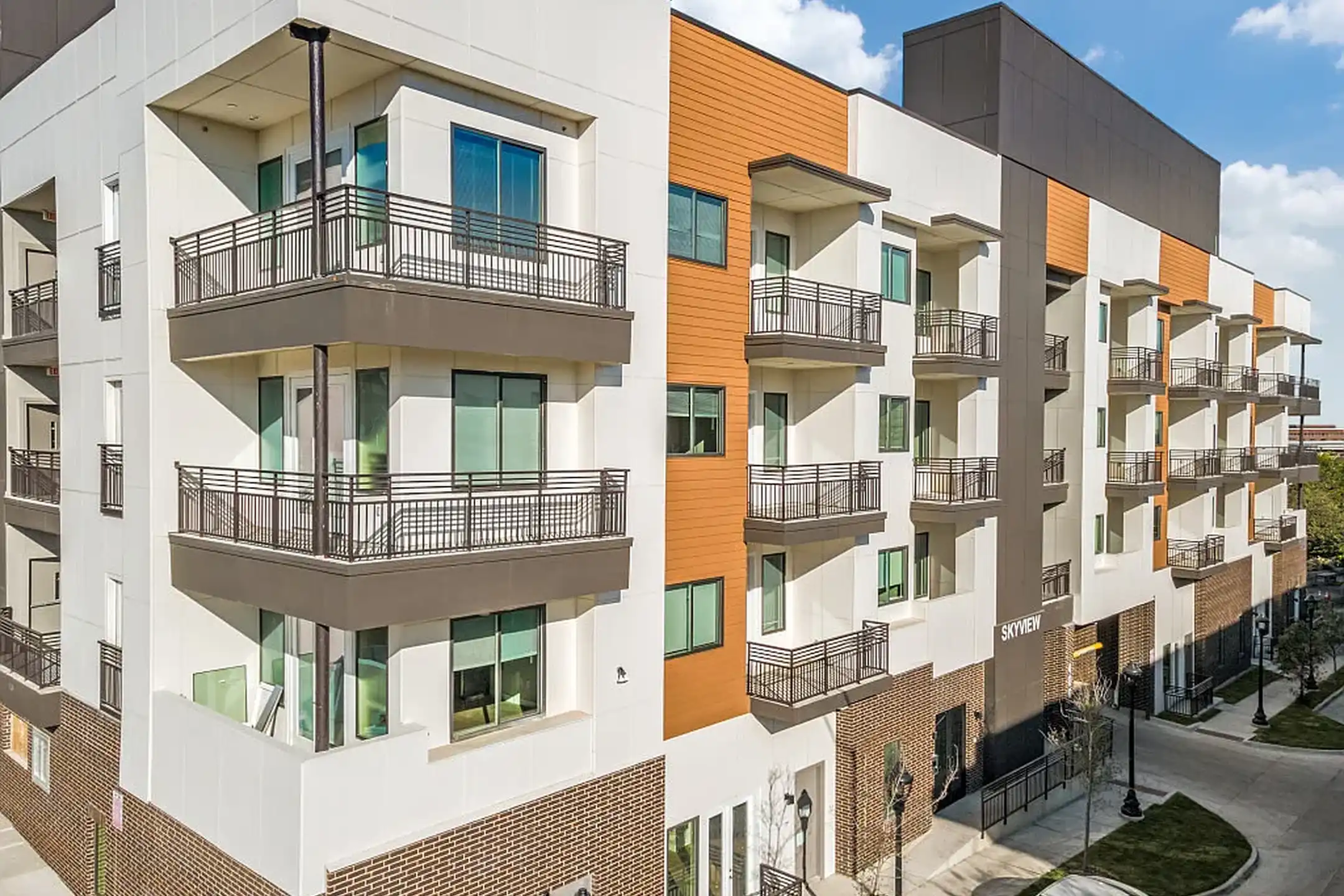 Skyview at Crawford - Fort Worth, TX 76104 | ApartmentGuide.com