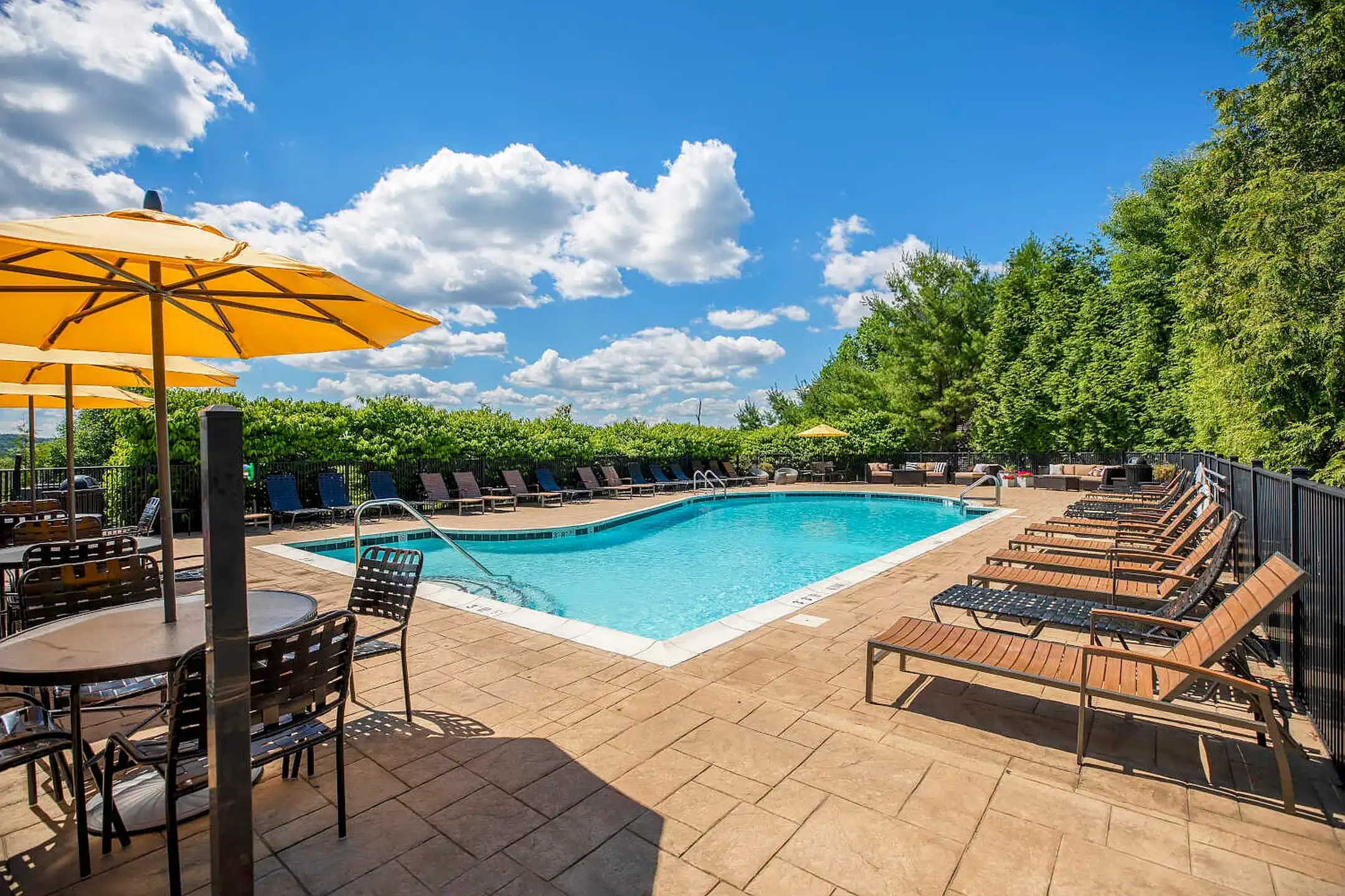 The Point at Still River - Danbury, CT 06810 | ApartmentGuide.com