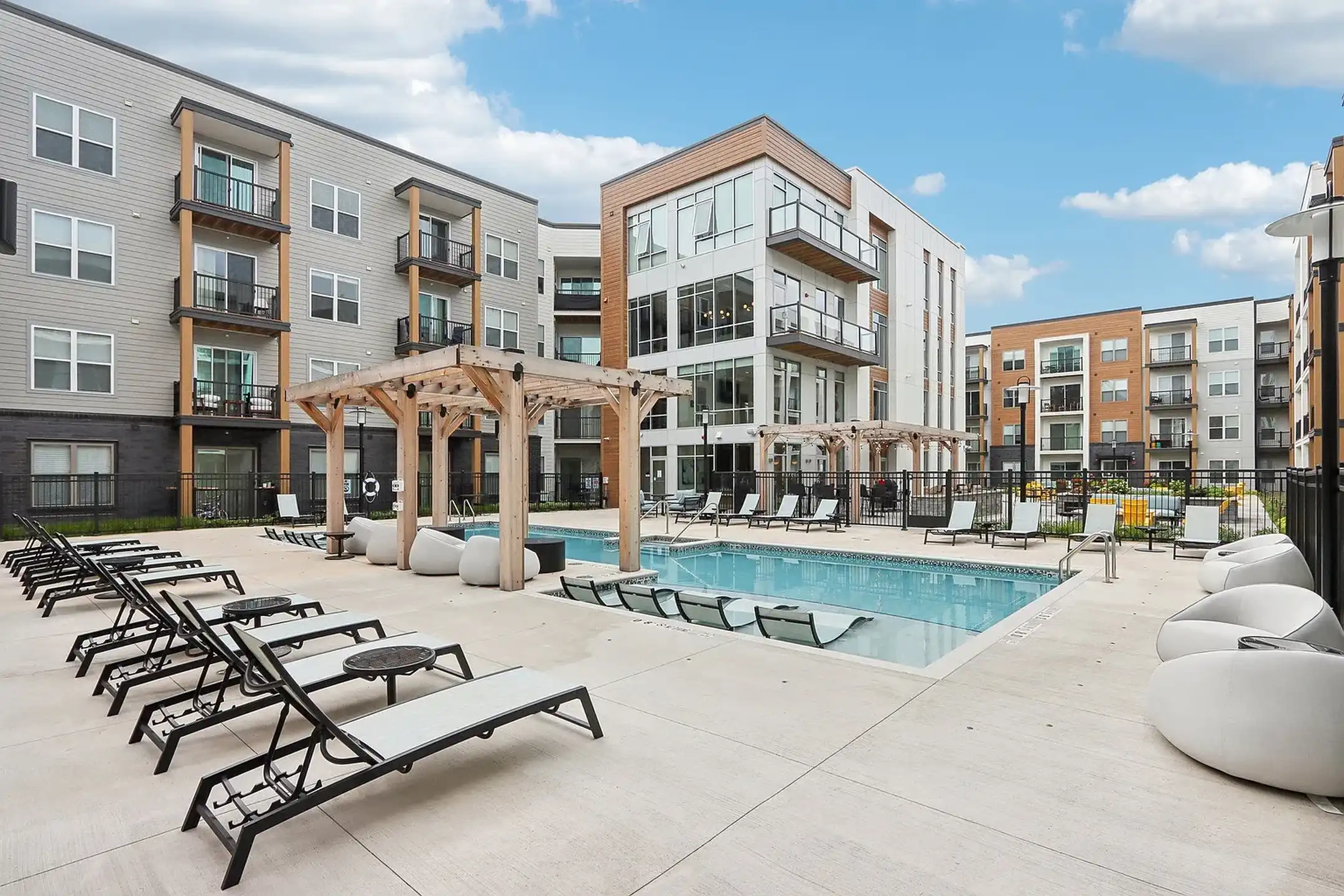 2929 on Mayfair - Wauwatosa, WI 53222 | ApartmentGuide.com