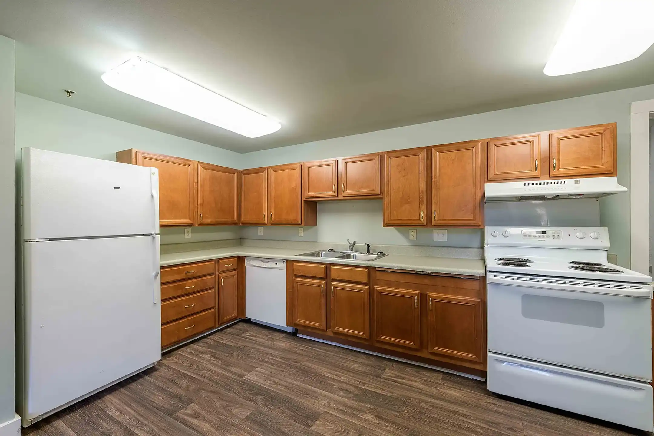 Kinston Hotel Apartments - Kinston, NC 28501 | ApartmentGuide.com