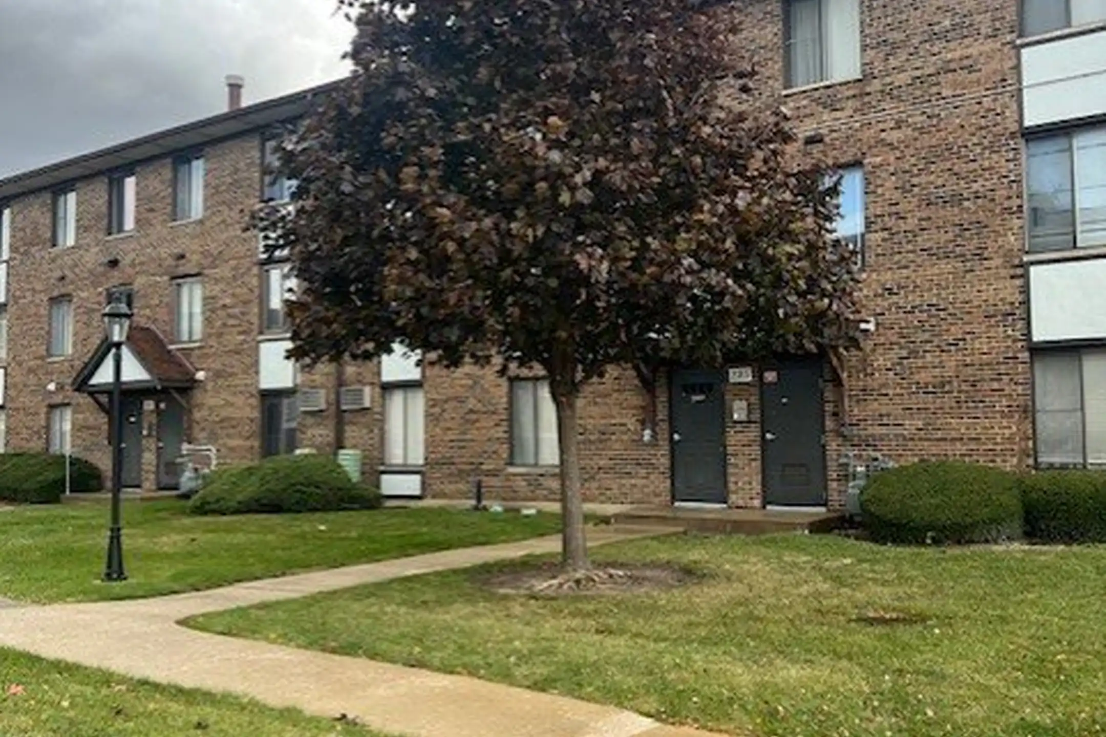 225 N Gregory St #6 - Aurora, IL 60504 | ApartmentGuide.com