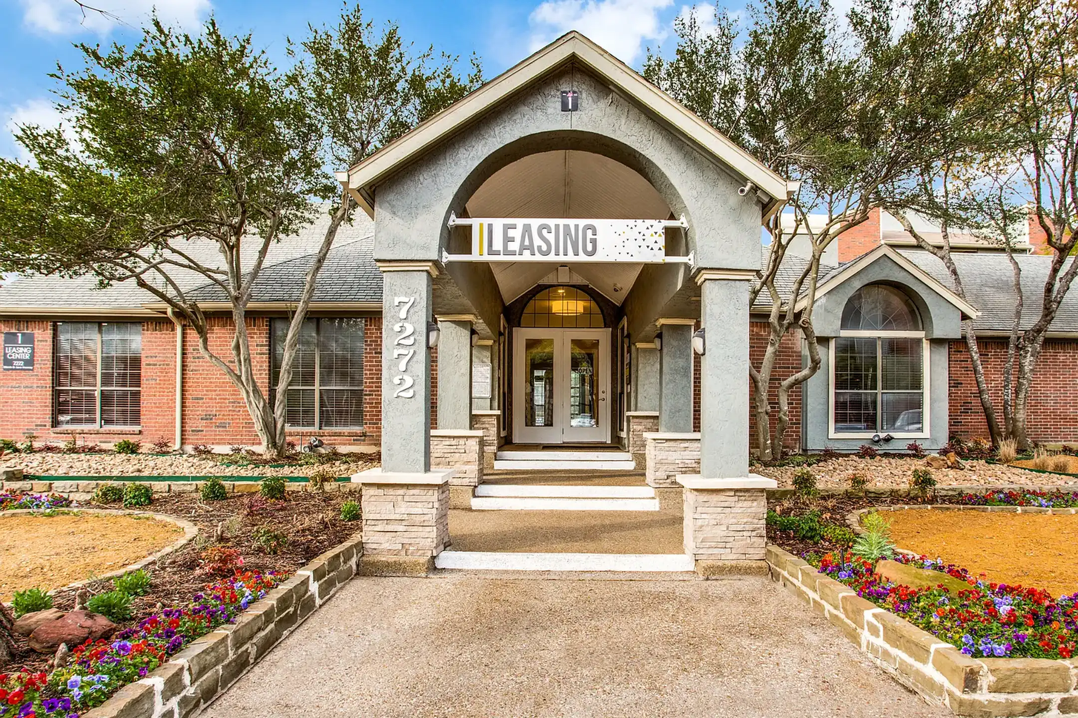 Exchange 7272 - Dallas, TX 75237 | ApartmentGuide.com