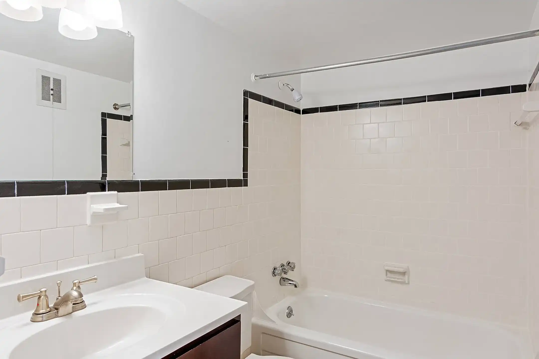 Mercury West Apartments - Hampton, VA 23666 | ApartmentGuide.com