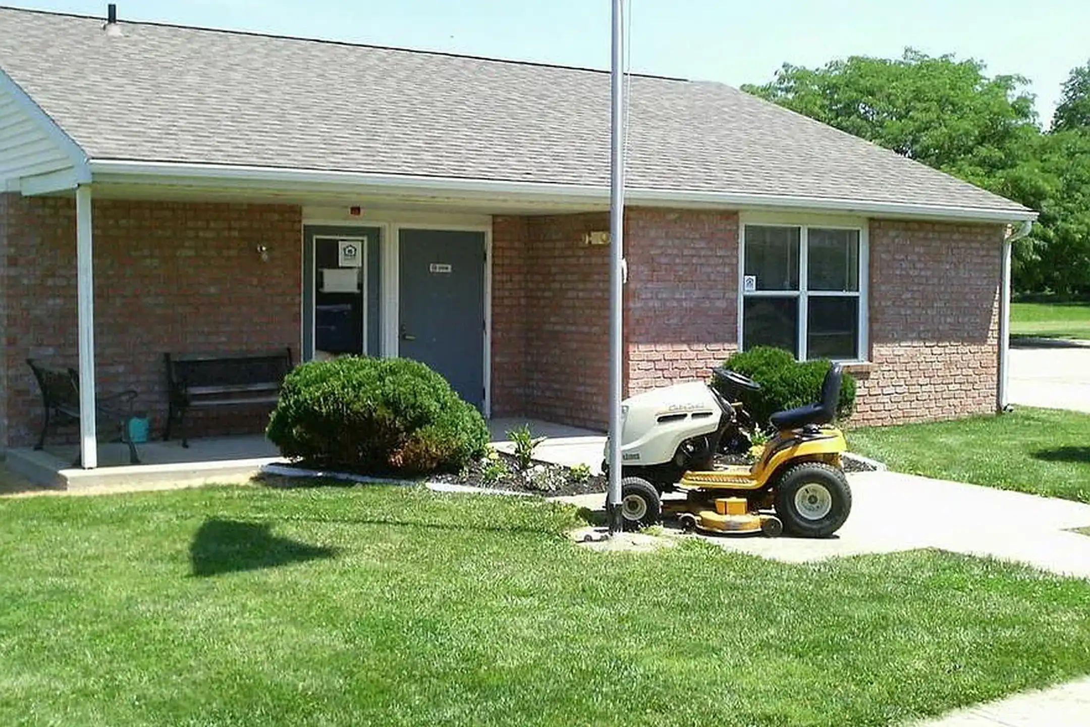 Carthage Manor Apartments - Carthage, IN 46115 | ApartmentGuide.com