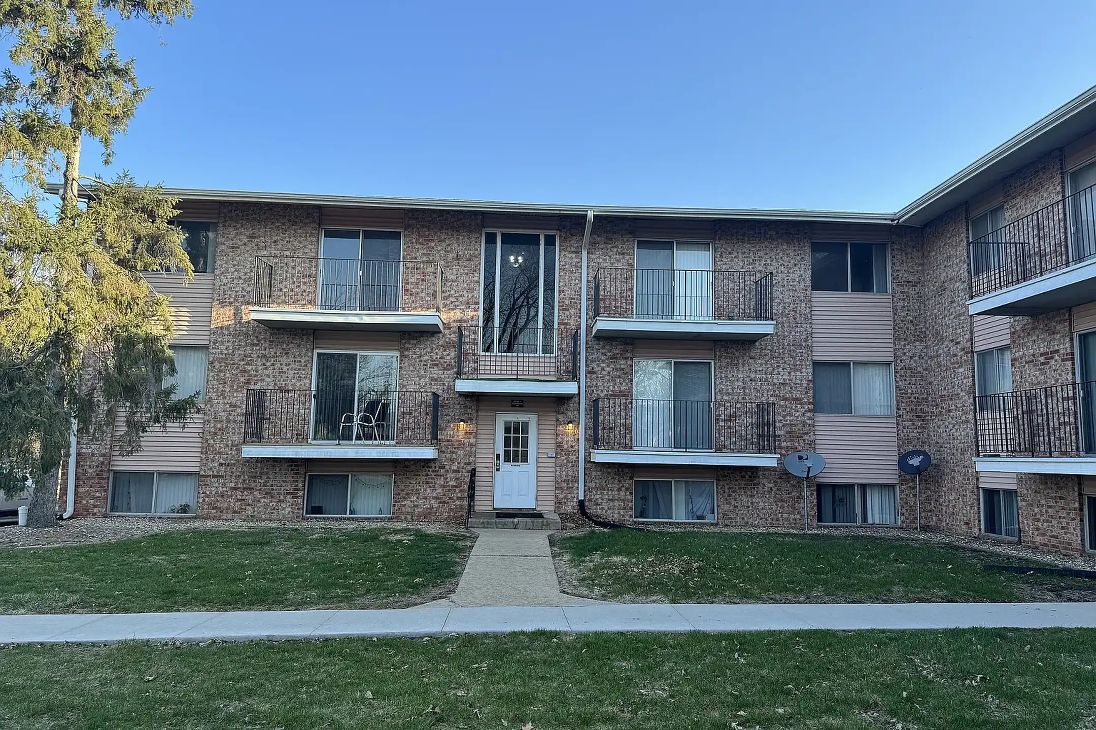 Wildflower CR LLC - Cedar Rapids, IA 52402 | ApartmentGuide.com