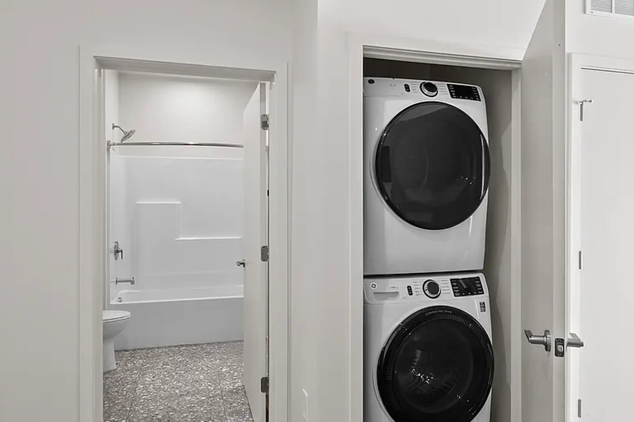 Flats at Carriage Commons - Traverse City, MI 49686 | ApartmentGuide.com