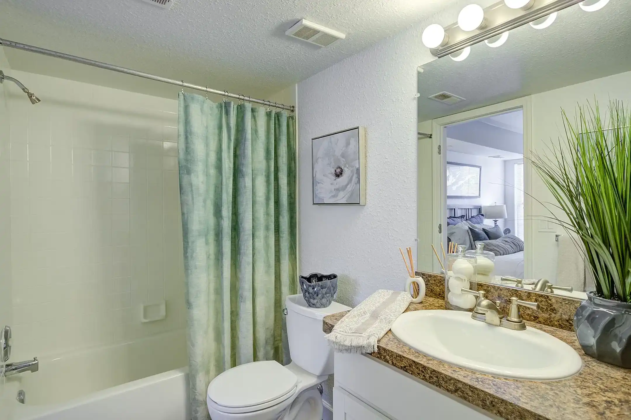 Heather Ridge Apartments - Westland, MI 48185 | ApartmentGuide.com