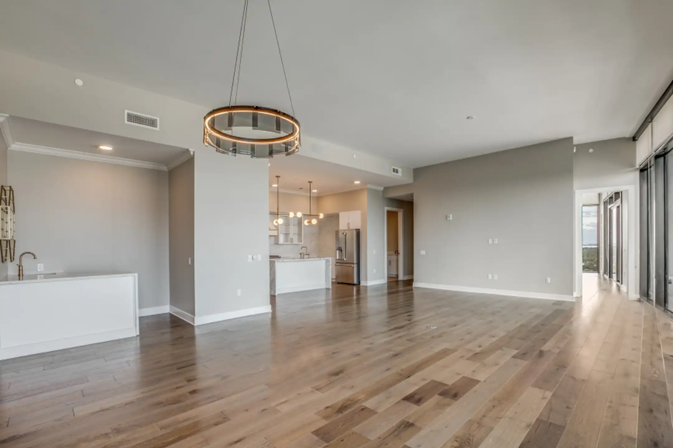 9759 Katy Fwy - Houston, TX 77024 | ApartmentGuide.com