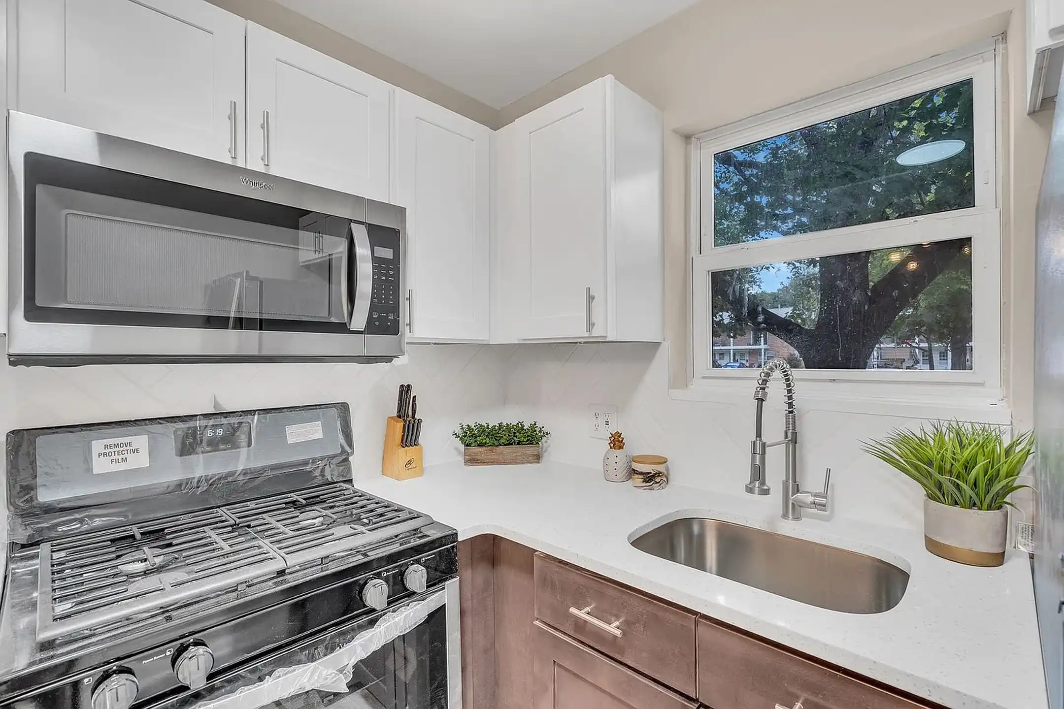 Colonial Court Apartments - Hammonton, NJ 08037 | ApartmentGuide.com