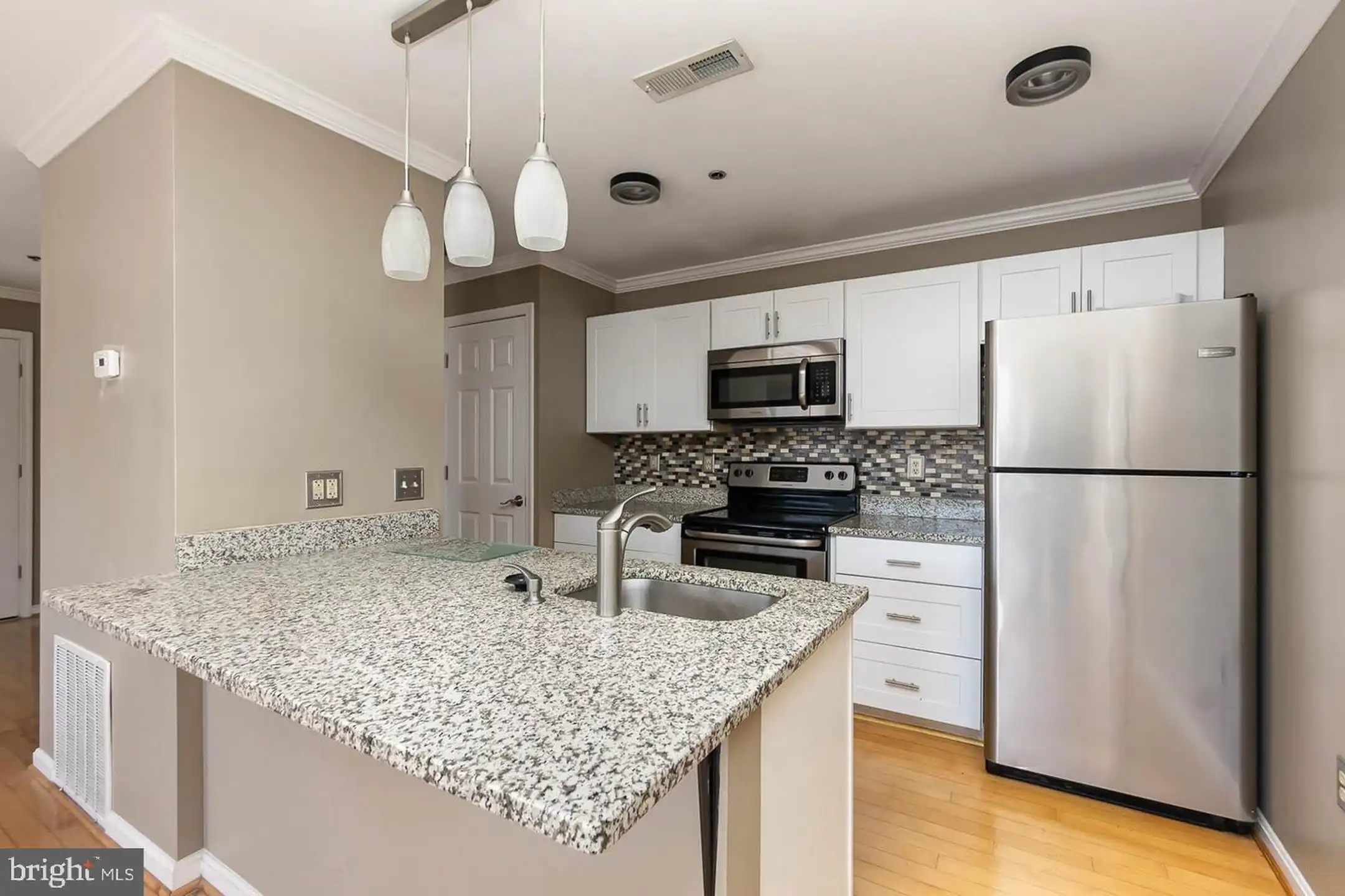 2702 Lighthouse Point E unit 712 - Baltimore, MD 21224 | ApartmentGuide.com