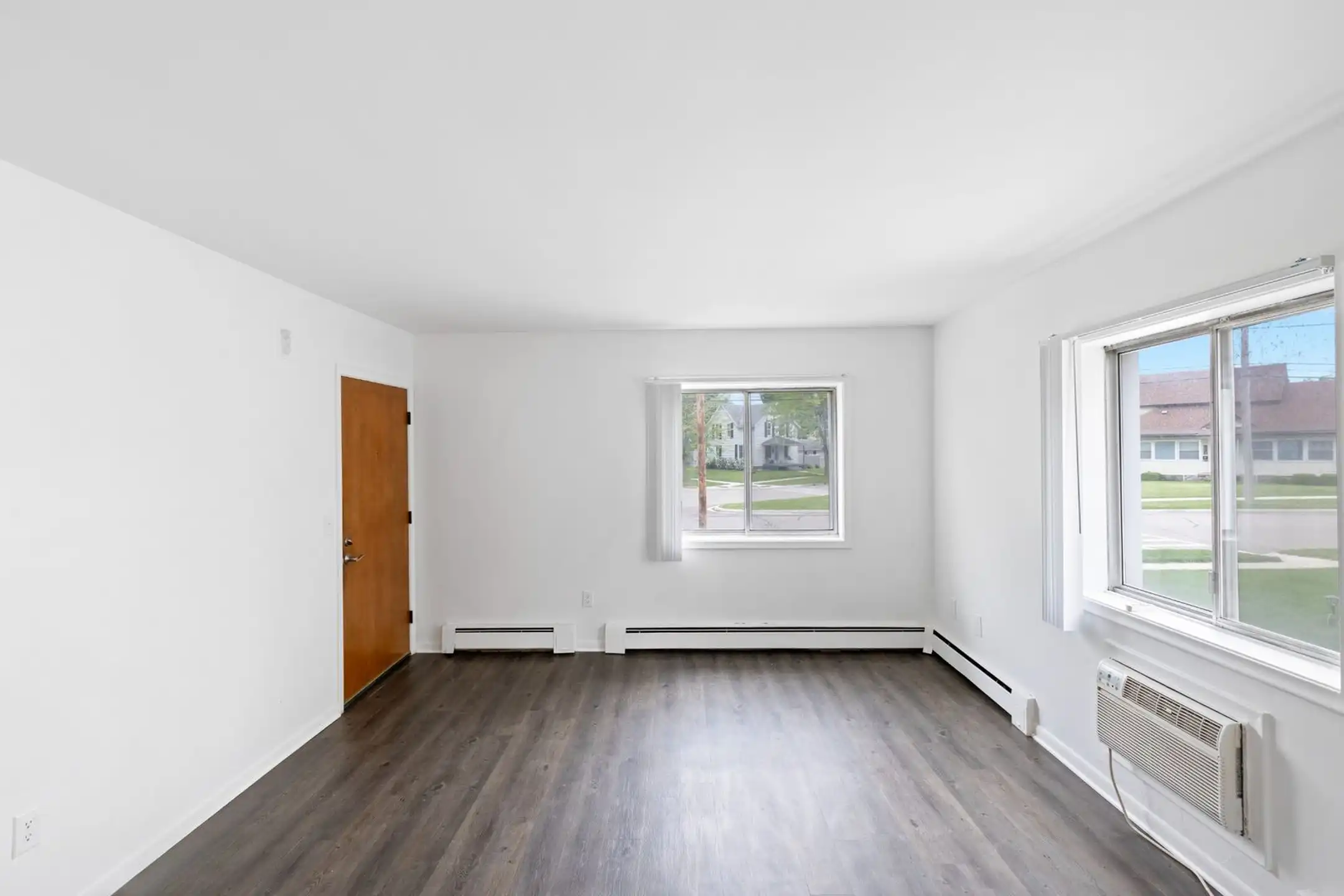 412 N Clinton St - Grand Ledge, MI 48837 | ApartmentGuide.com