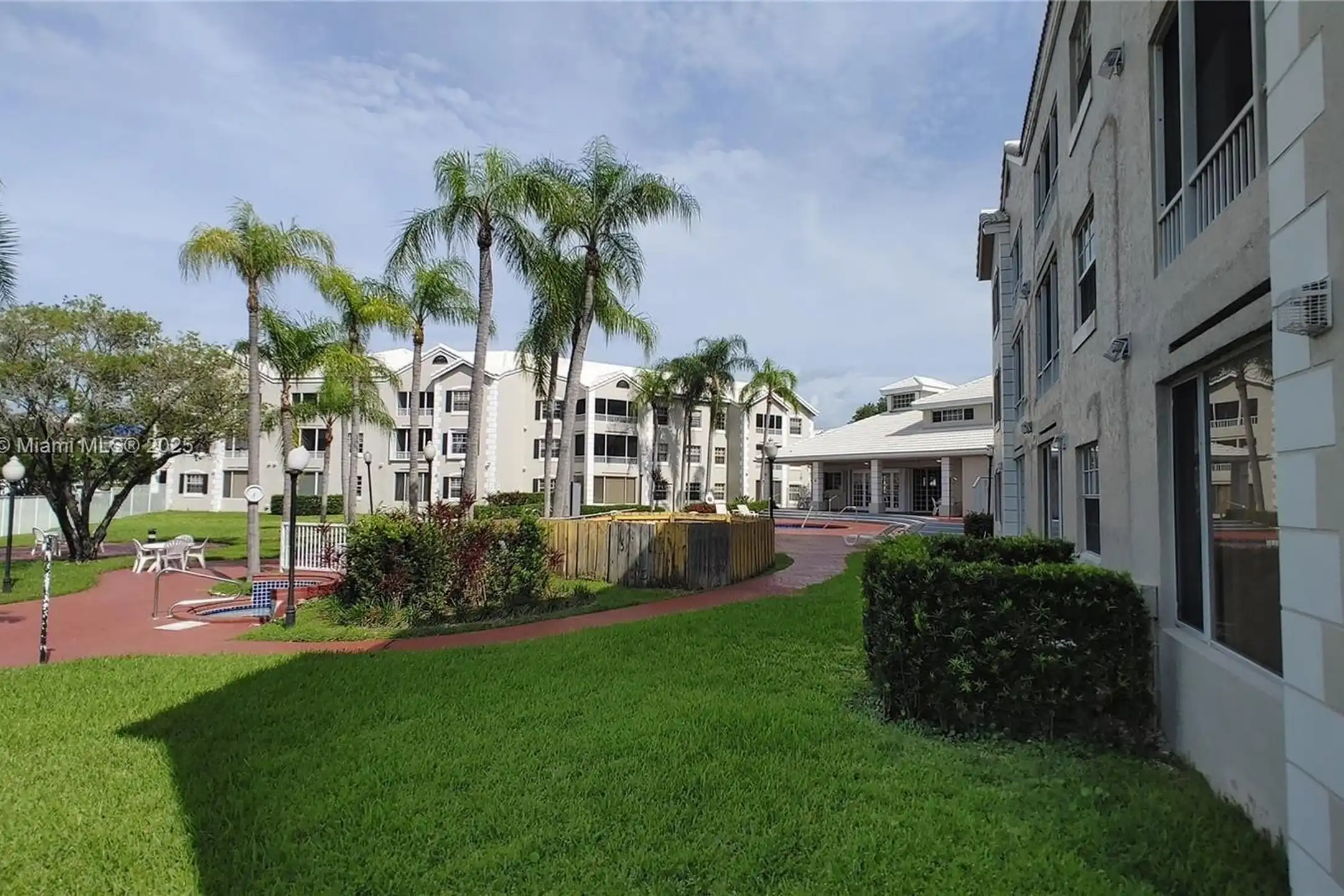 2850 N Oakland Forest Dr #309 - Oakland Park, FL 33309 | ApartmentGuide.com