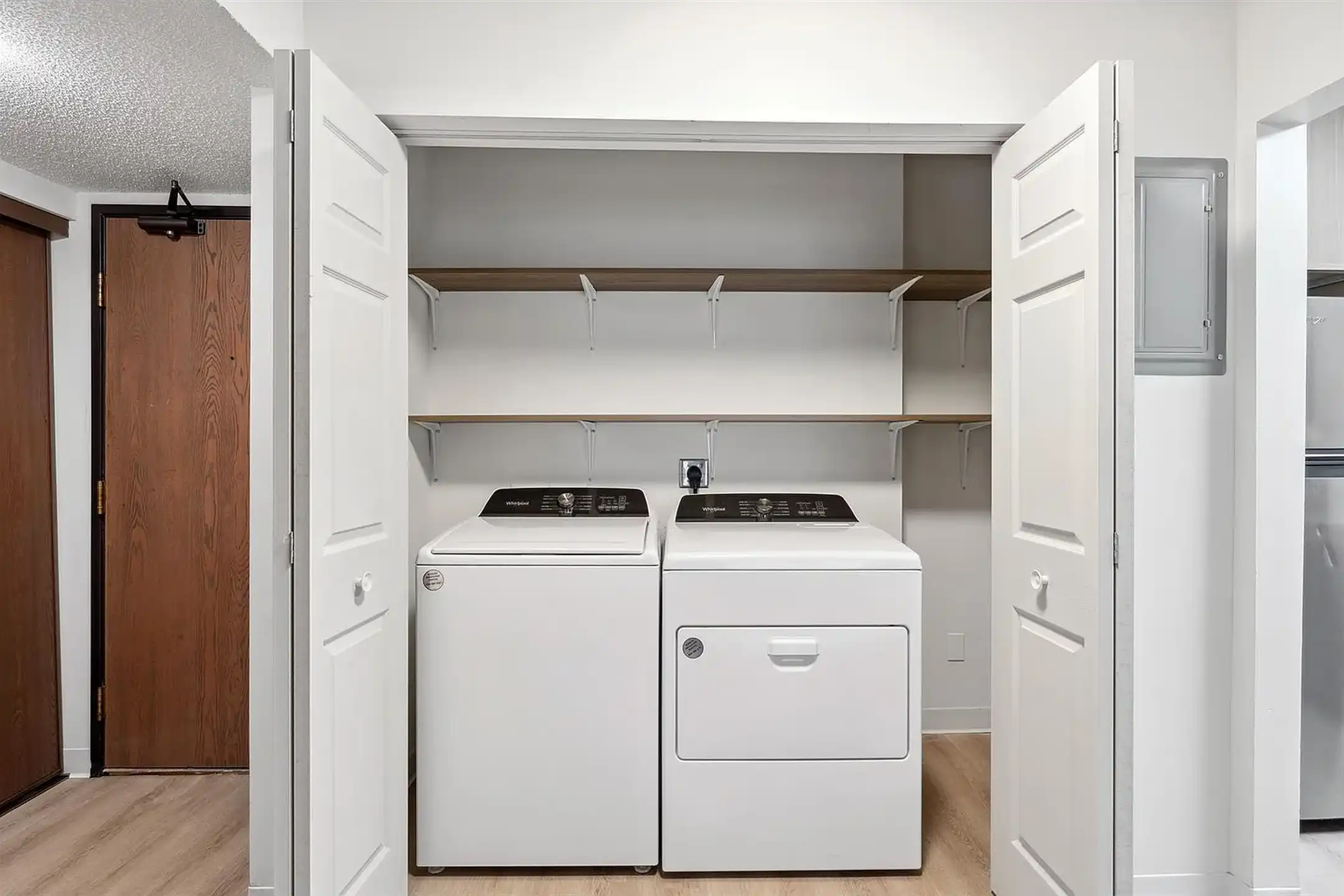 Poplar Bridge - Bloomington, MN 55437 | ApartmentGuide.com