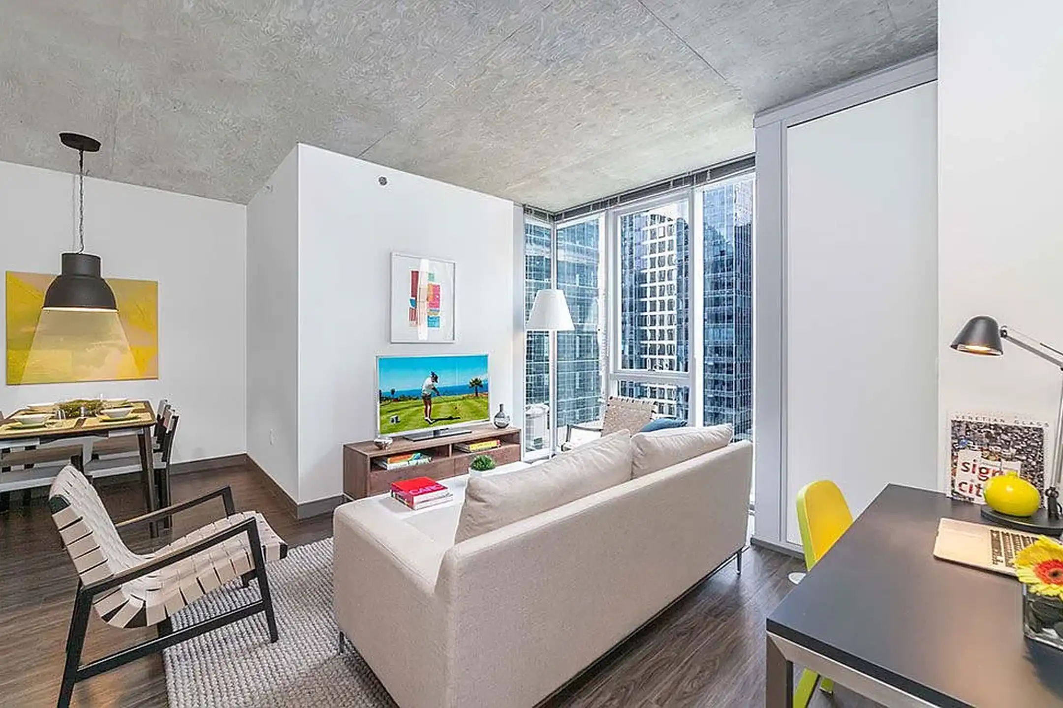 Linea Apartments - Chicago, IL 60606 | ApartmentGuide.com