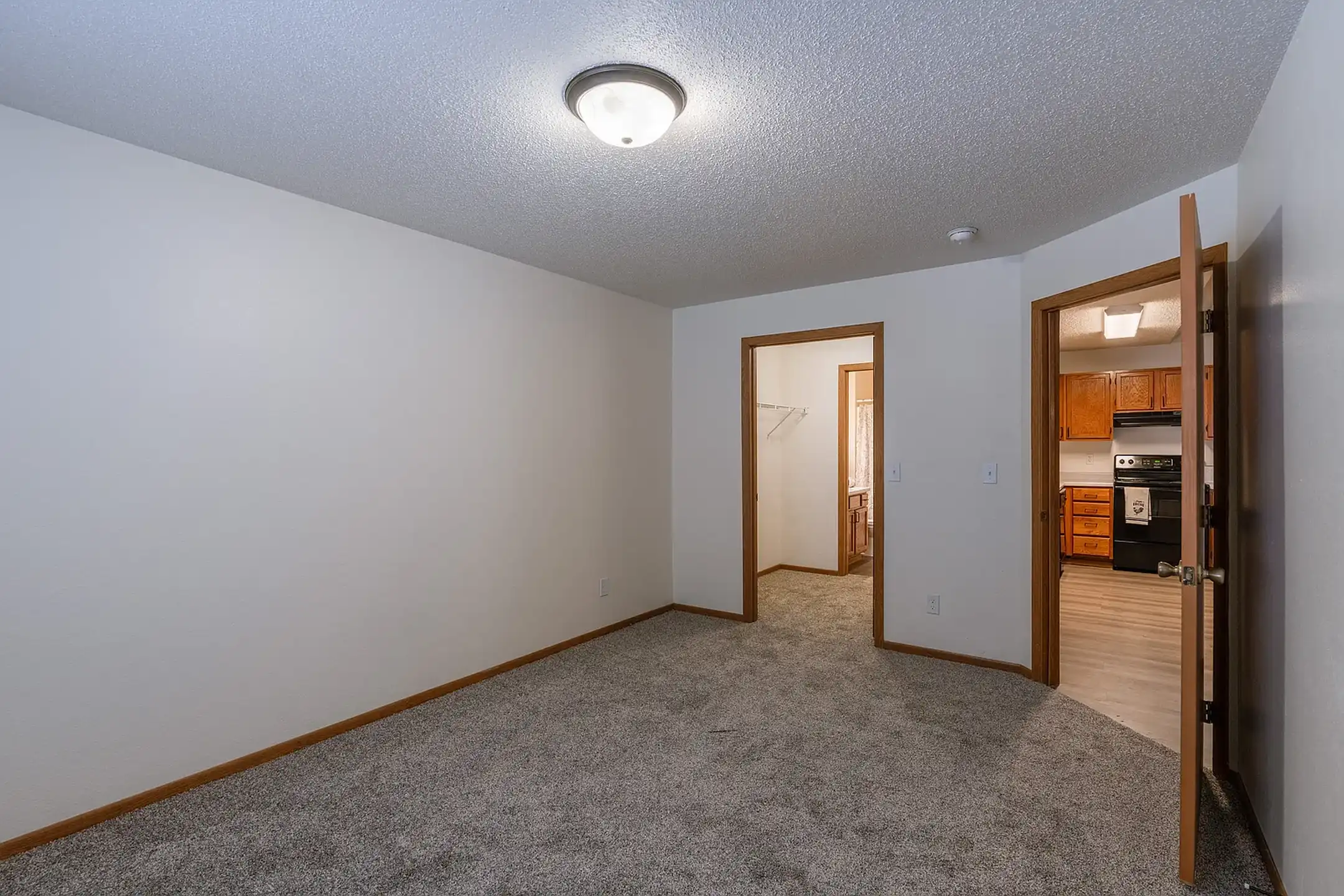 Willow Park - Fargo, ND 58103 | ApartmentGuide.com
